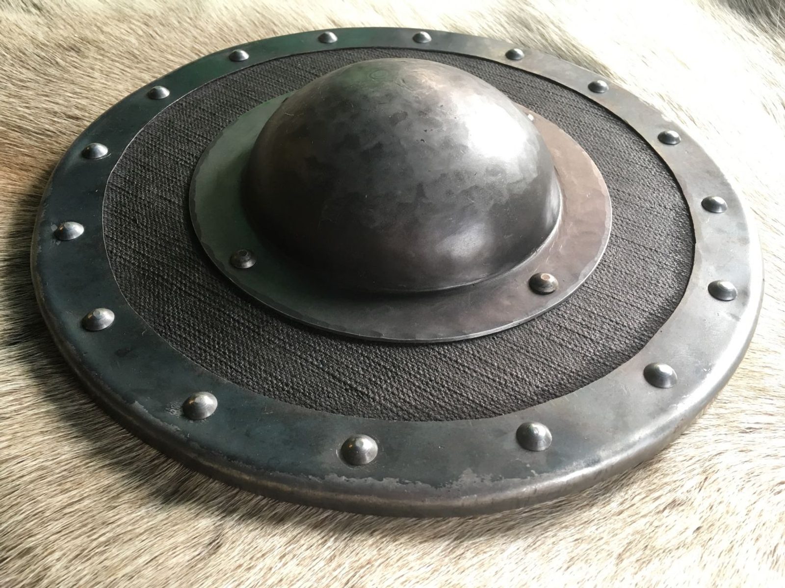 Fist shield, metal edge Wulflund