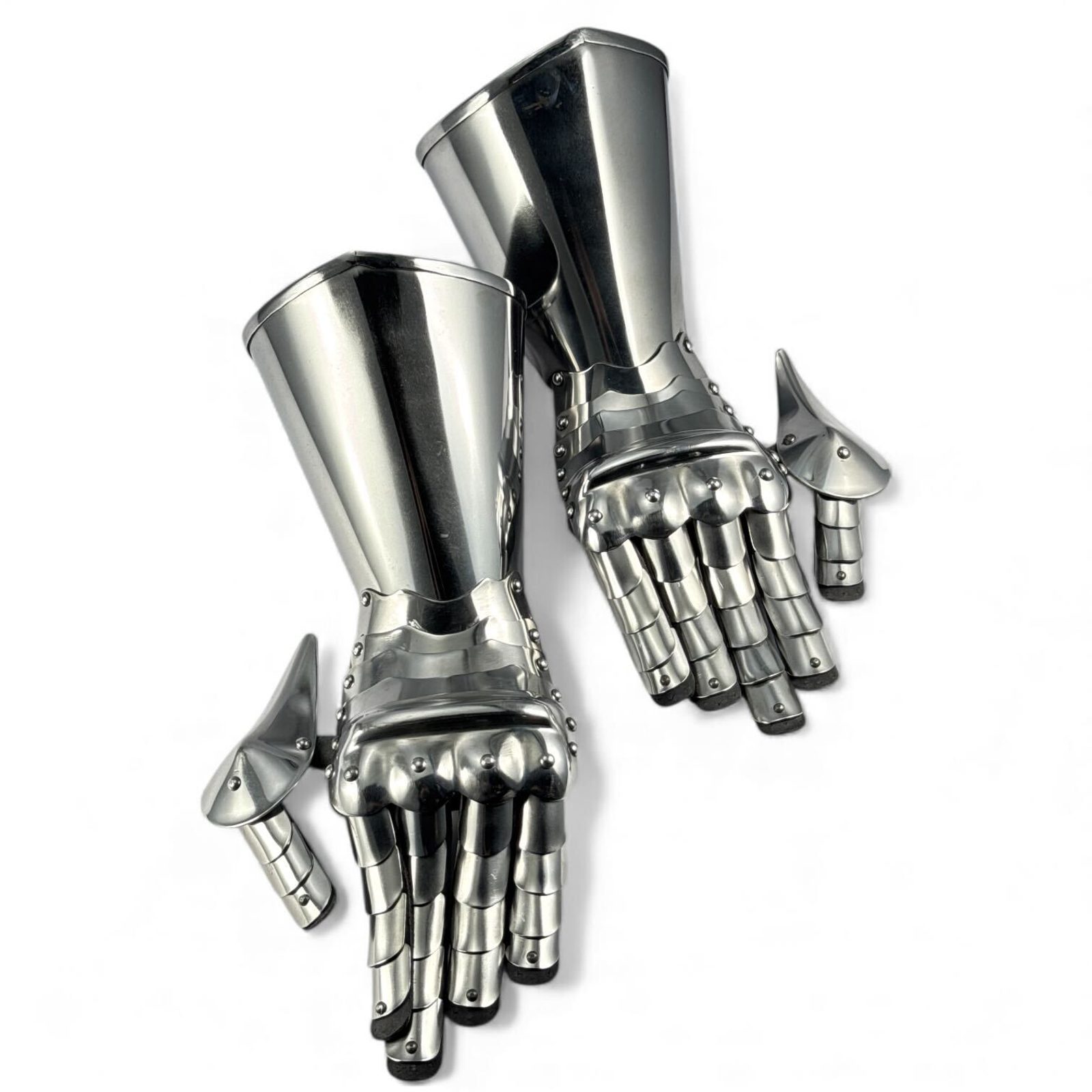 Medieval plate gauntlets Wulflund