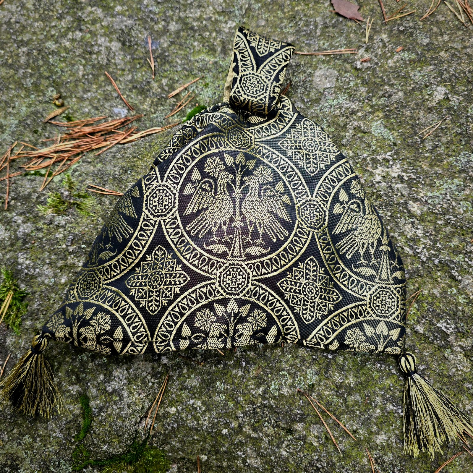 Medieval ladies' bag, 15th century, brocade, falcons Wulflund