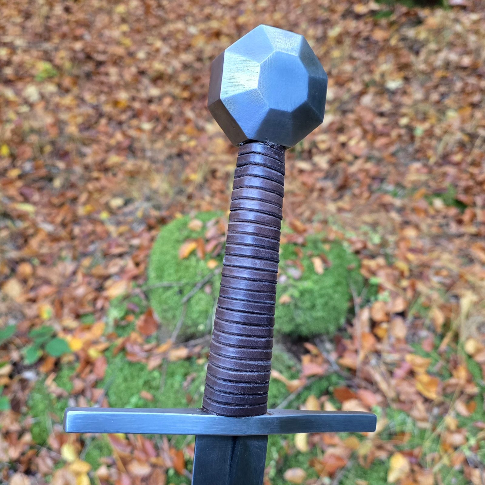 SCHWAMBERG, One-Handed Medieval Sword, Full Tang Wulflund