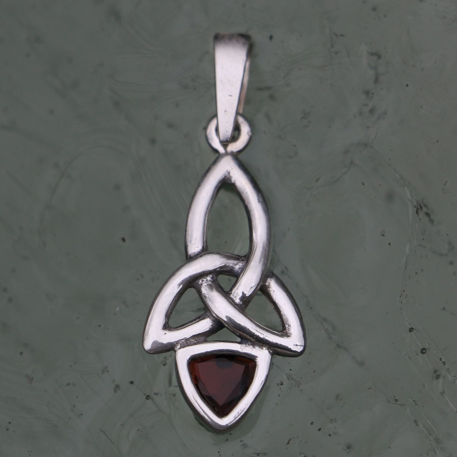 KIRA, silver pendant, Garnet Wulflund