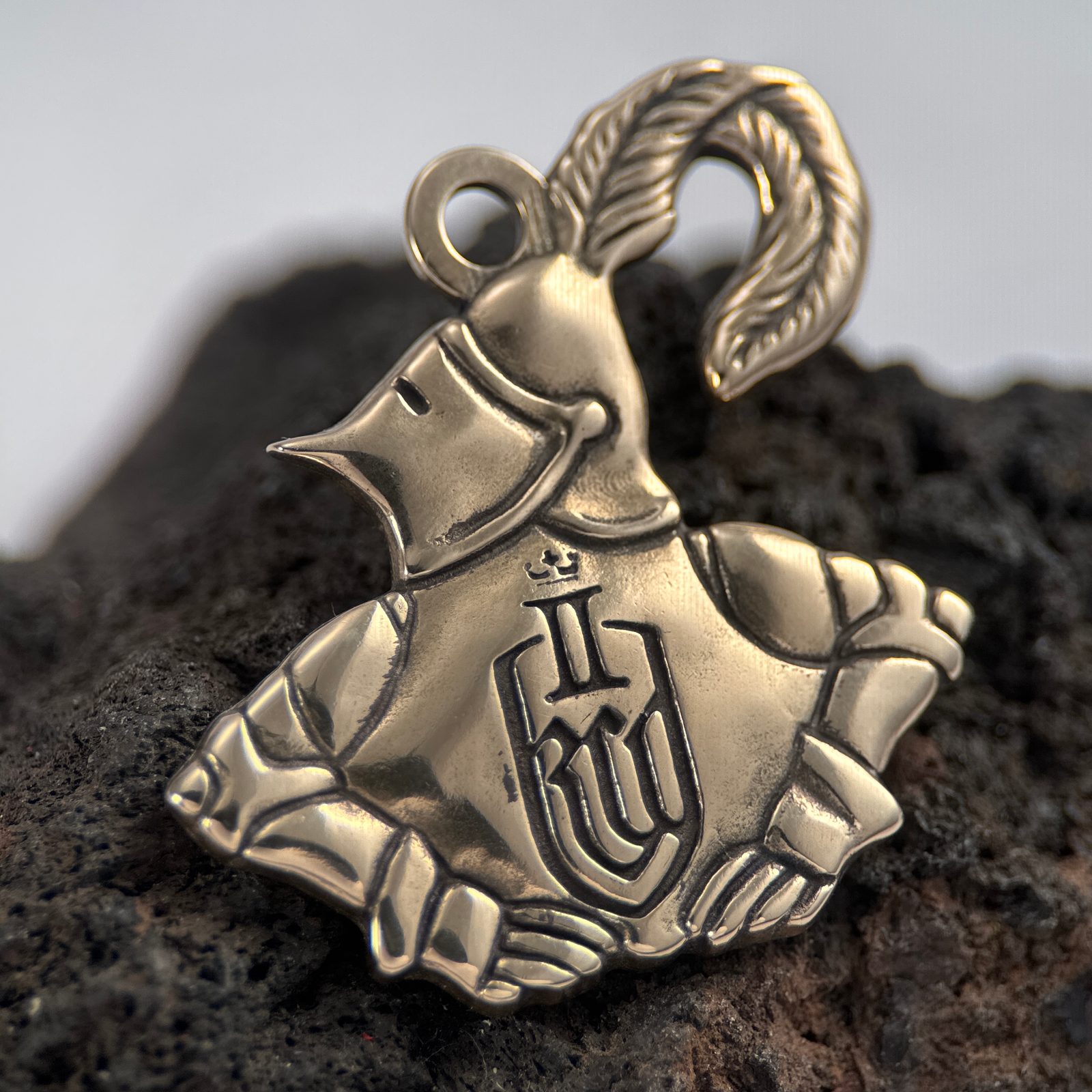 Knight Pendant, Kingdom Come: Deliverance II, bronze Wulflund