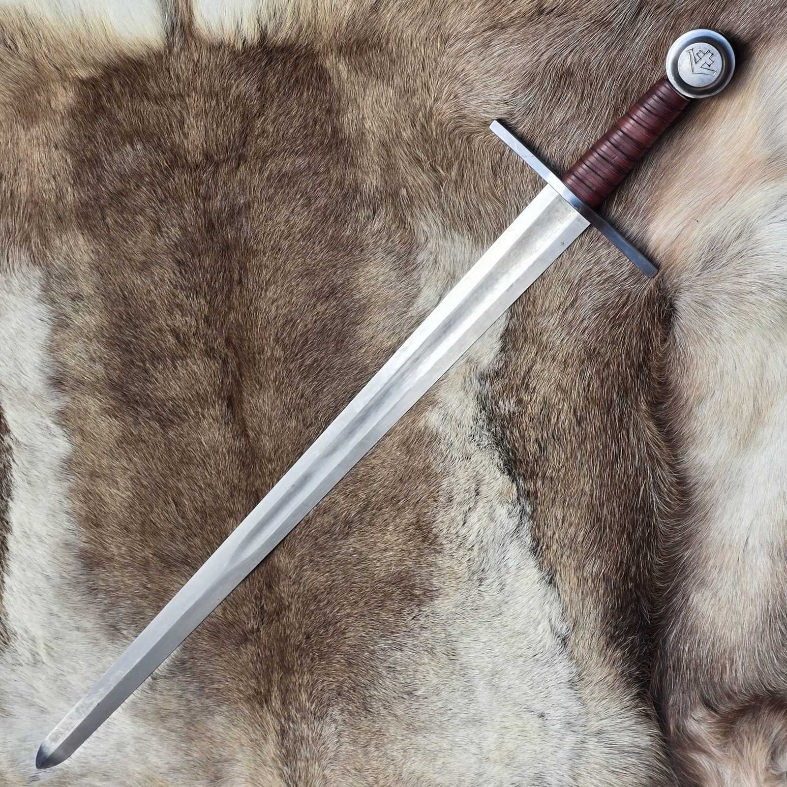 Sword, Bohemia, XIII. century, replica Wulflund
