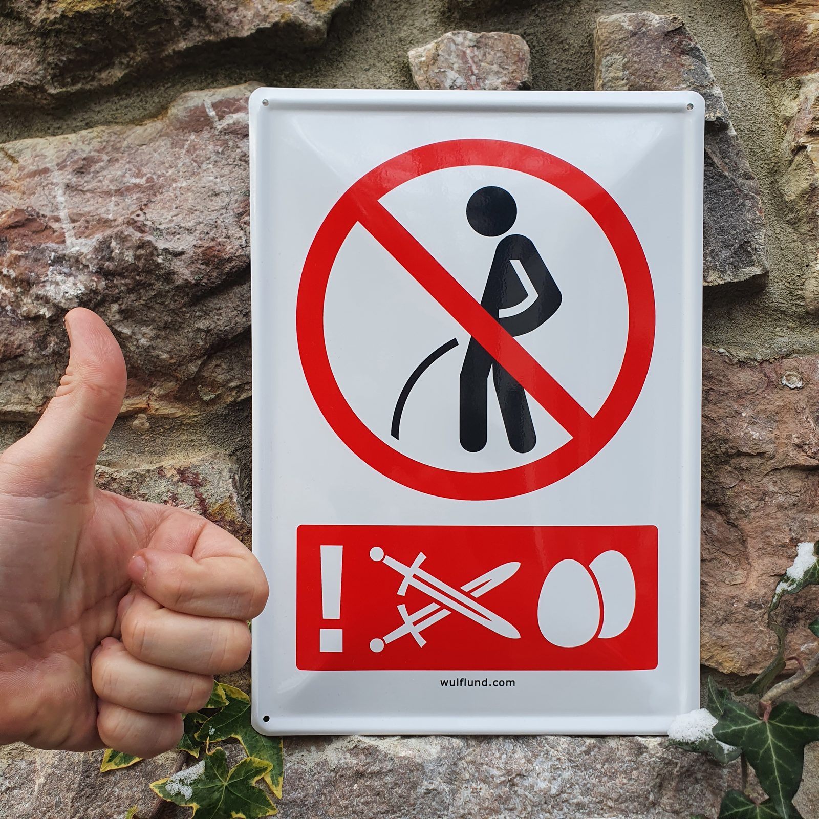 DO NOT PEE HERE!" - Enamel sign, funny board - sign Wulflund