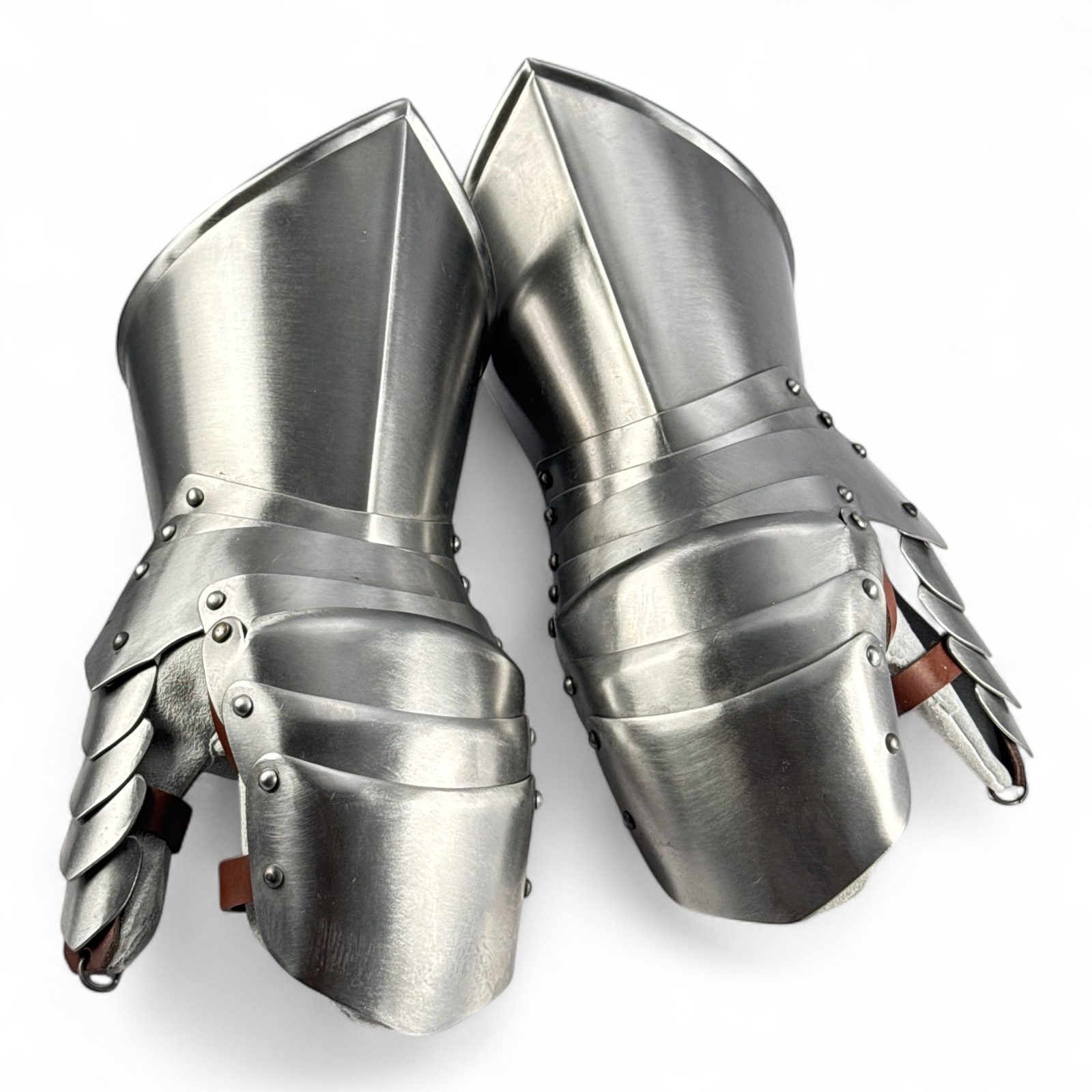 FIST GAUNTLETS, plate armour Wulflund