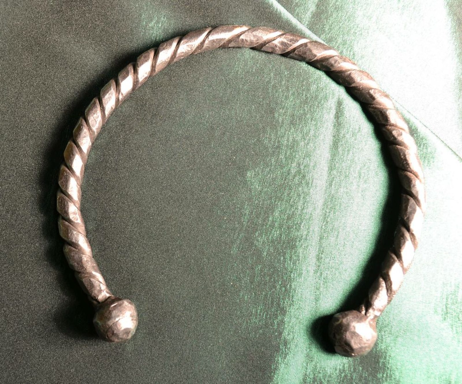 FORGED CELTIC TORC, massive Nous faisons revivre l'histoire