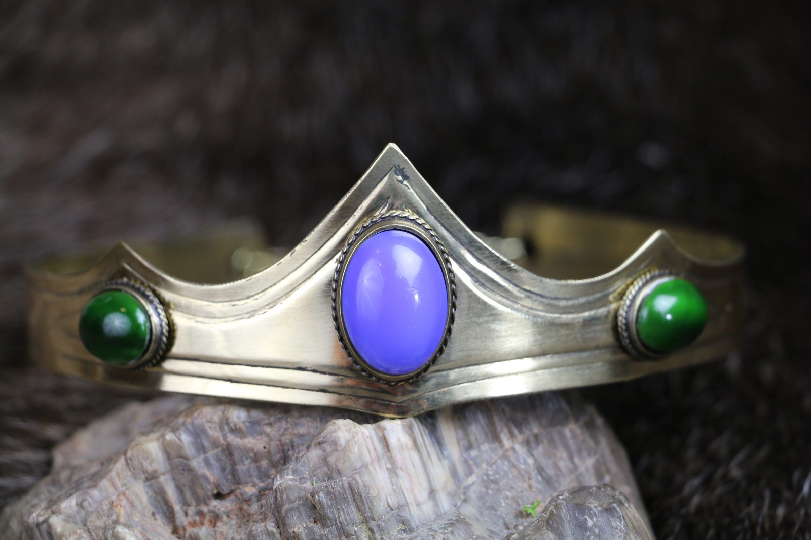 CARDIOLA - Medieval Crown, brass and glass Wulflund