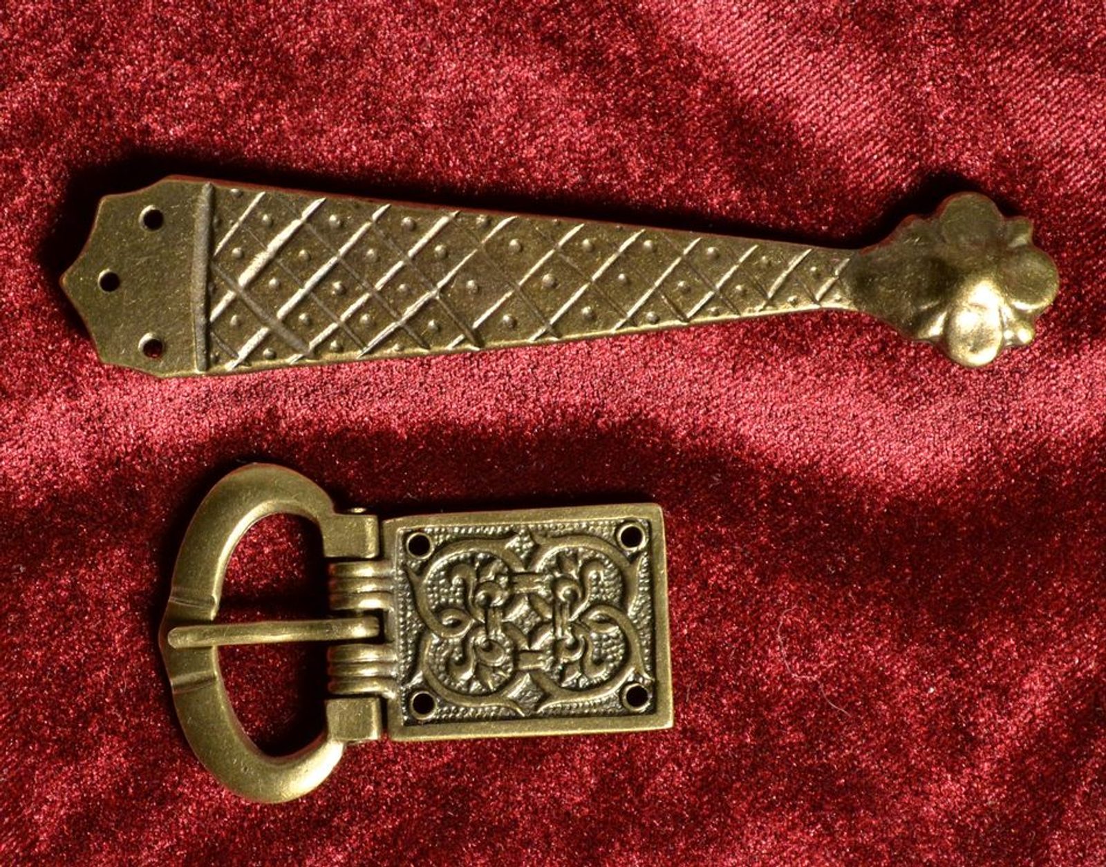 MEDIEVAL BELT SET - buckle and starp end, alloy of tin and zinc Wulflund
