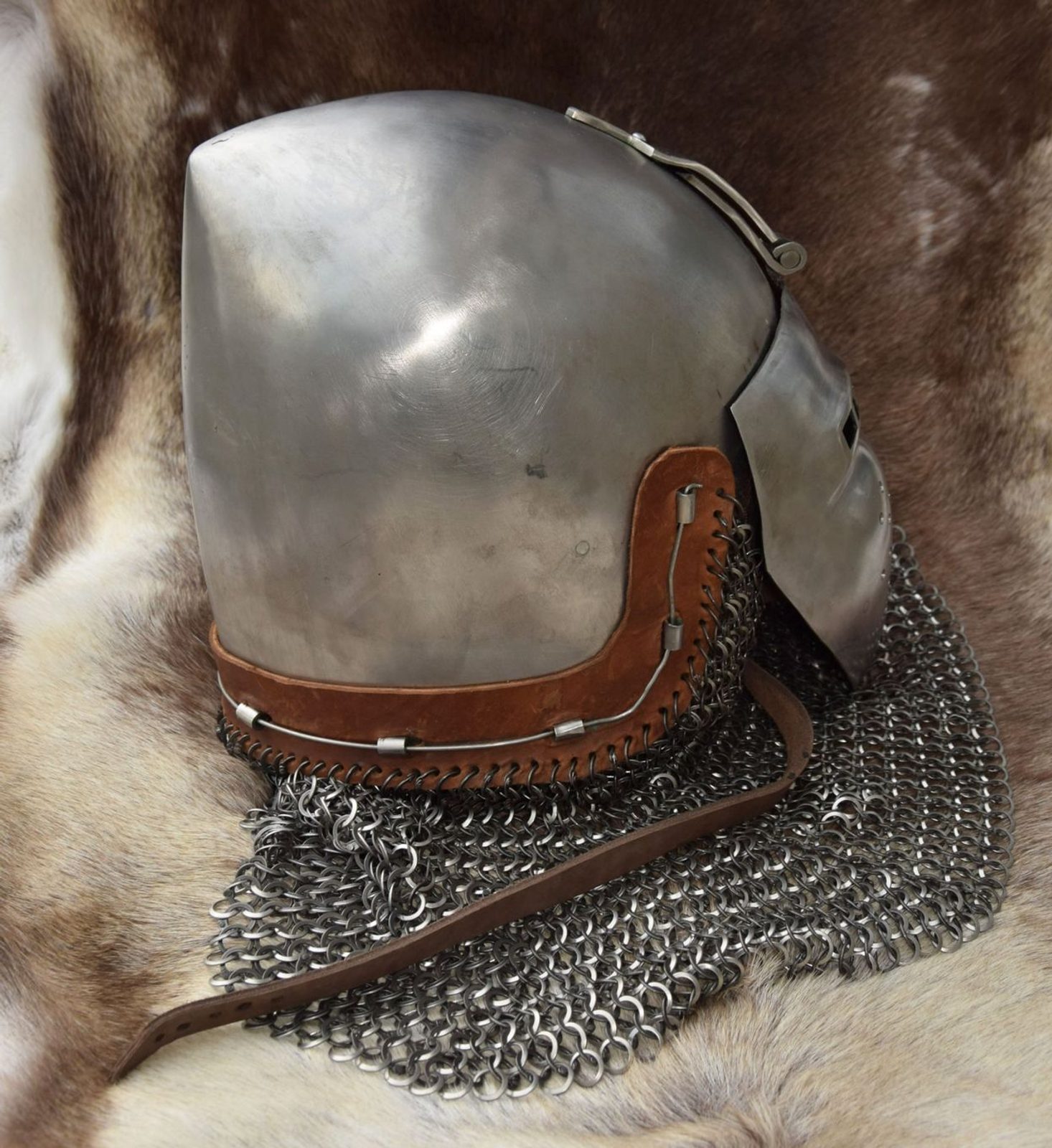 Bascinet Klapvisor, 14. století Nous faisons revivre l'histoire
