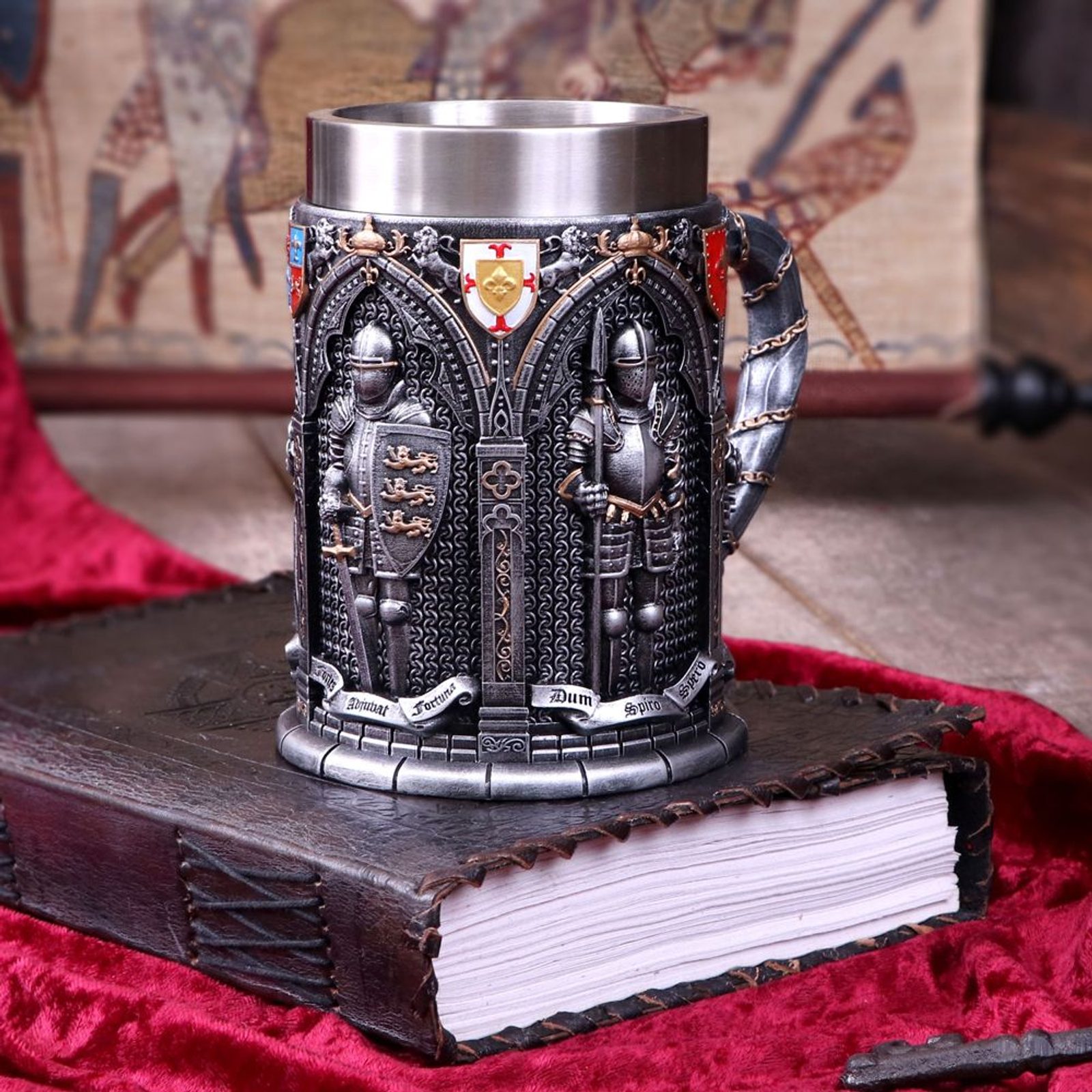 The Vow English Armoured Knight Latin Oath Tankard 15.3 cm mugs ...