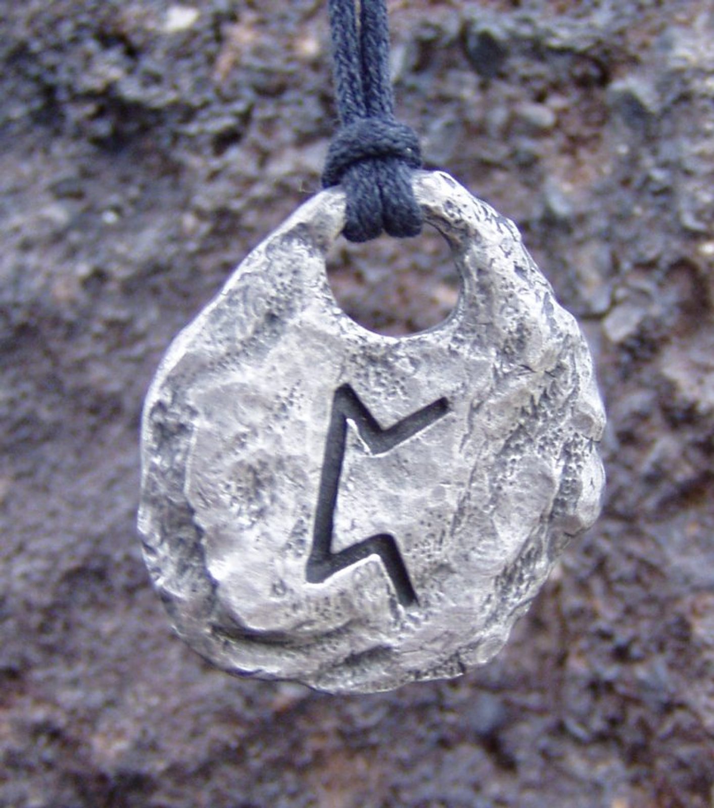 PERTHRO - Rune Pendant Drakkaria rune pendants Jewellery Wulflund