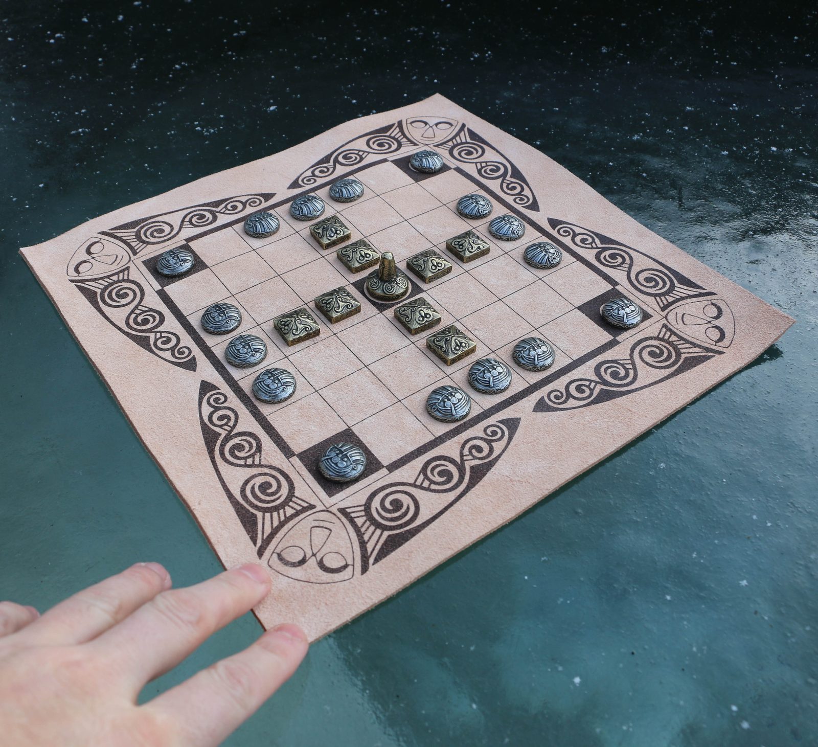 FIDCHELL, a Celtic board game version CÚ CHULAINN with a leather board ...