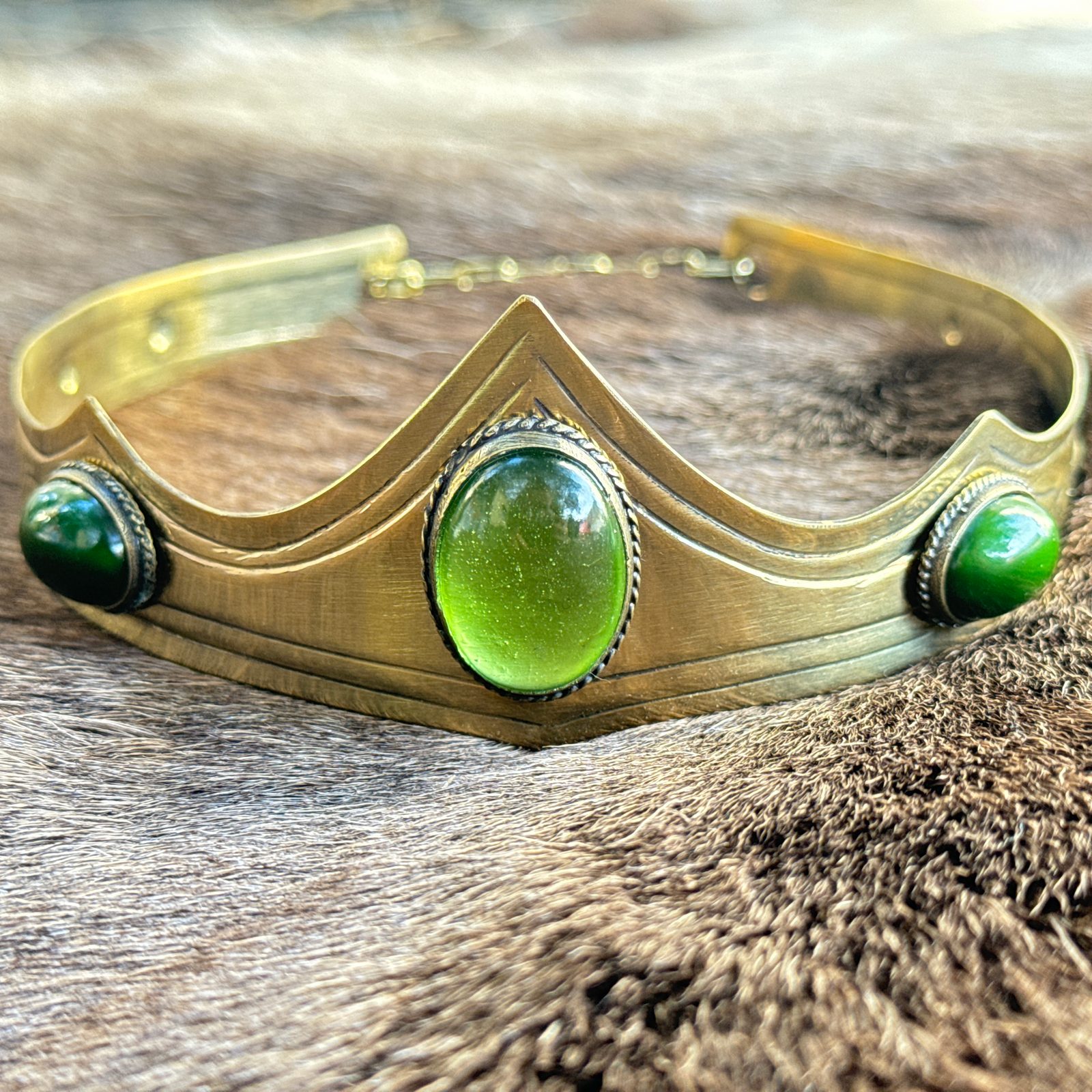 CARDIOLA, medieval crown, green, brass Wulflund