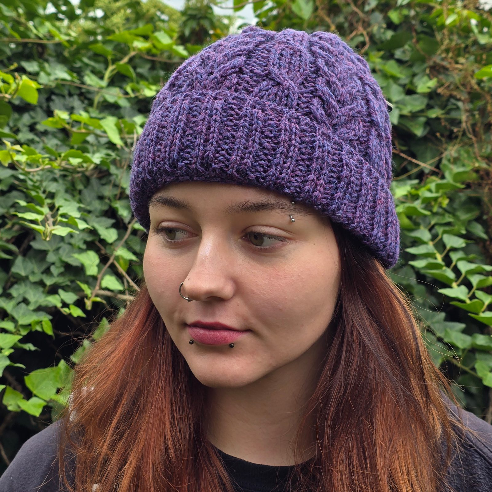 Irish wool cap, purple, Aran Wulflund