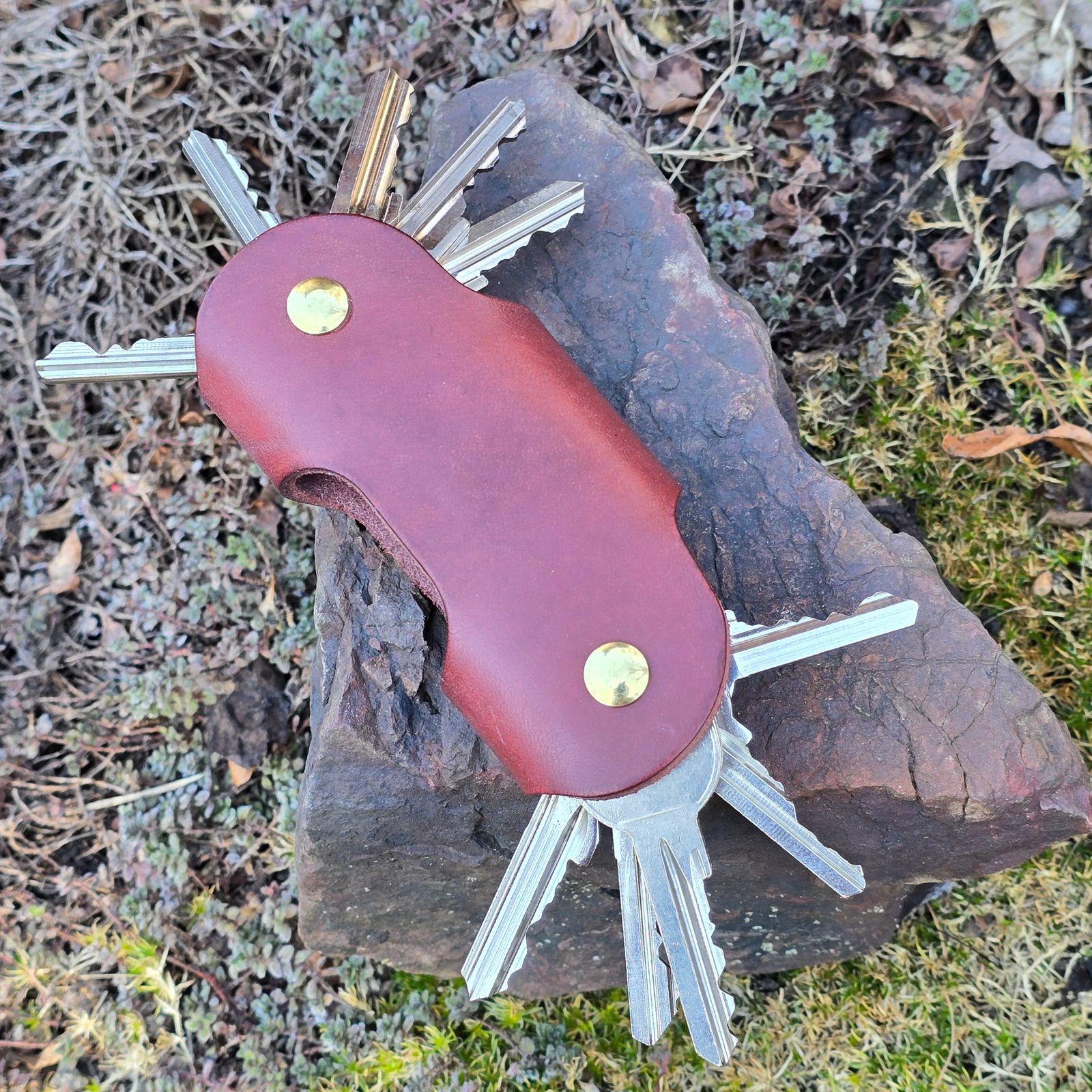 LEATHER KEYCHAIN with screws, cognac Wulflund
