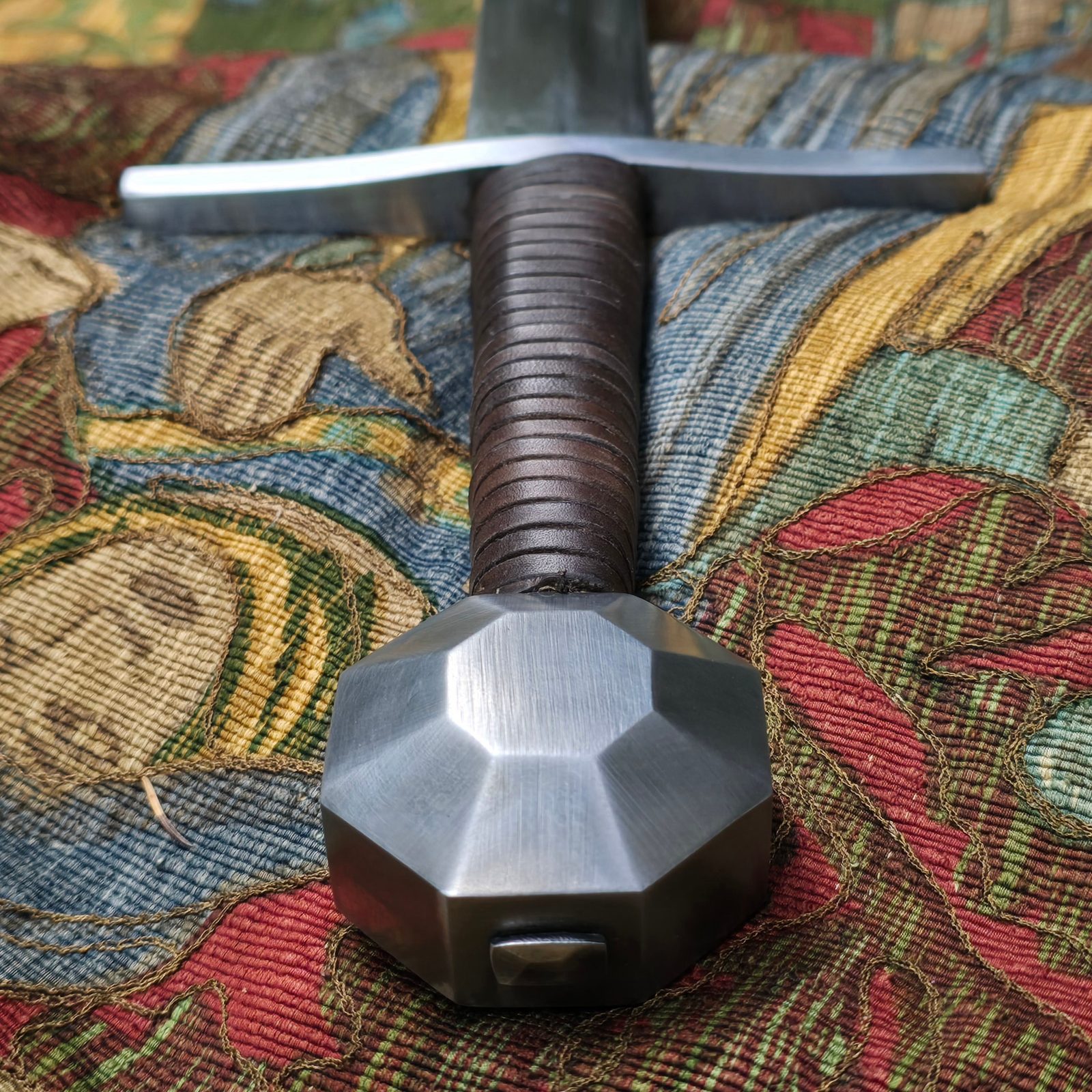 SCHWAMBERG, One-Handed Medieval Sword, Full Tang Wulflund