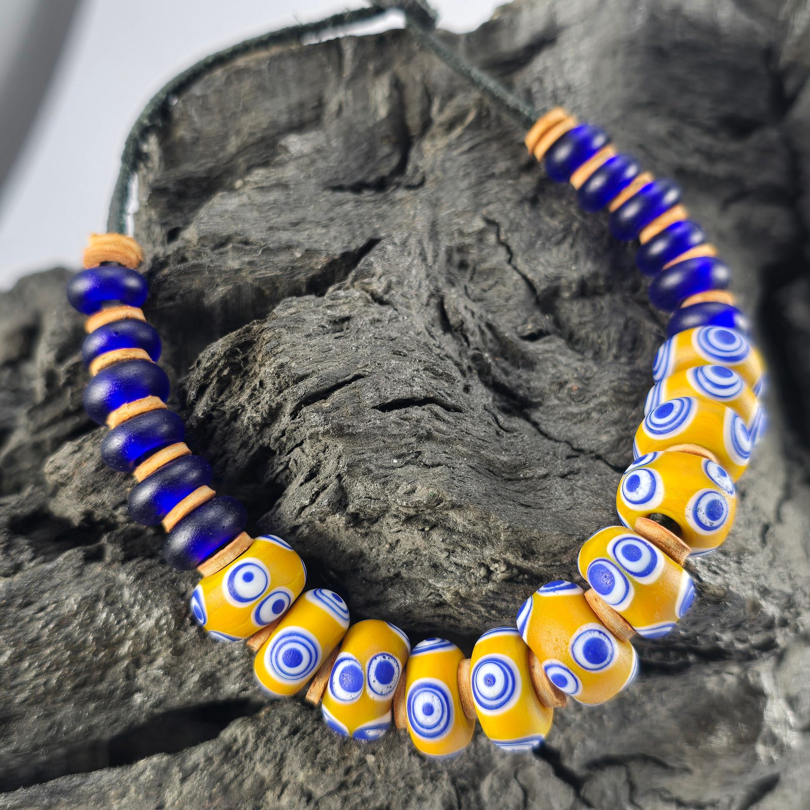 BRACELET, Celtic glass beads, reproduction Wulflund