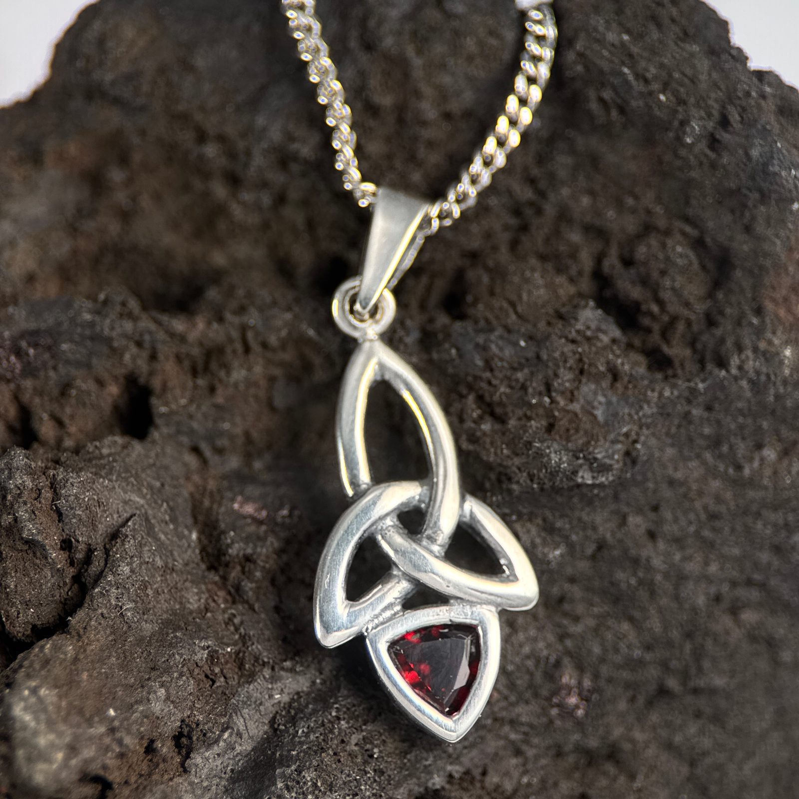 KIRA, silver pendant, Garnet Wulflund