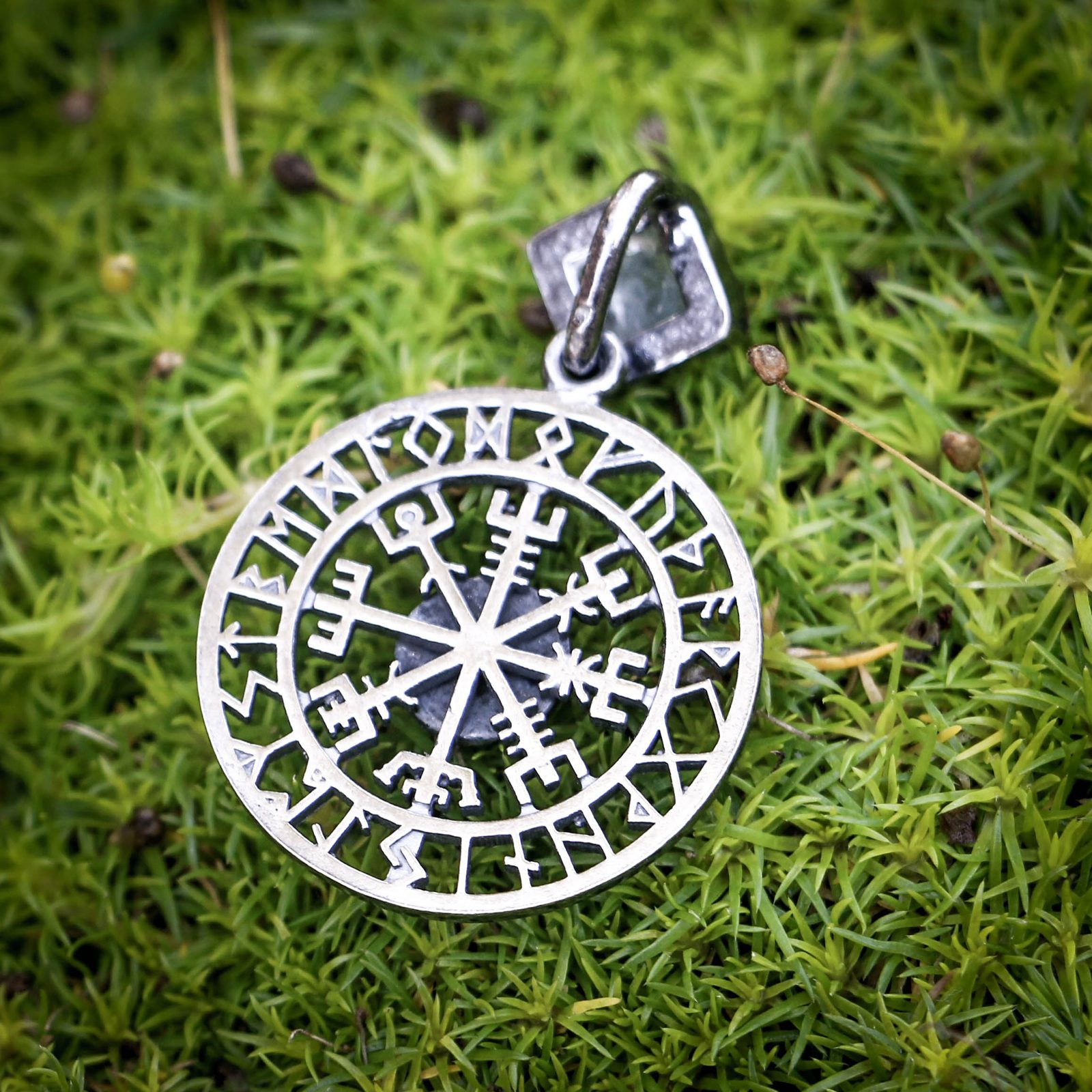 VEGVISIR, runes, pendentif, argent, aigue-marine Nous faisons revivre l ...