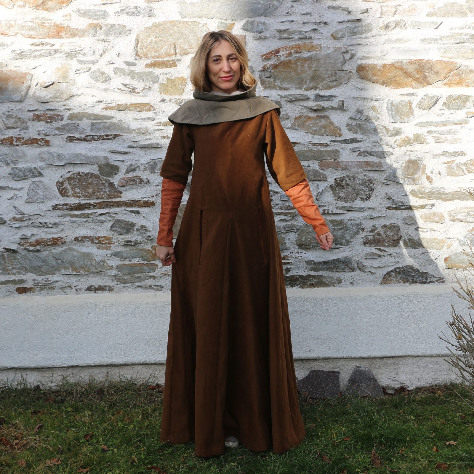 UPPER DRESS - MEDIEVAL COSTUME, ladies, 14th century Wulflund