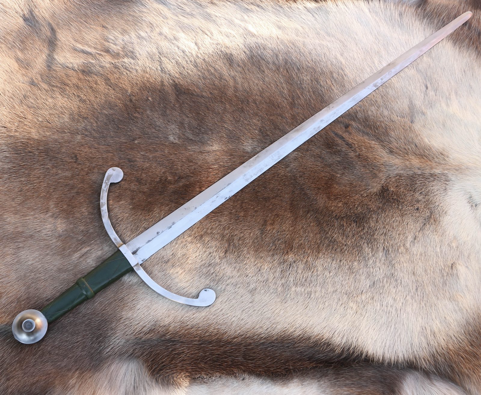 HEDERA one and a half handed sword Wulflund Medieval swords Swords ...