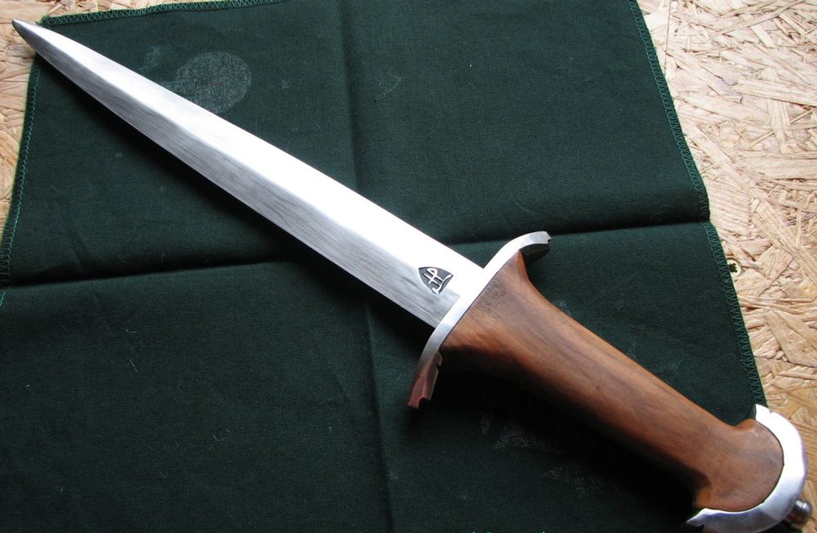 THE BASILARD, hand forged Swiss dagger Wulflund