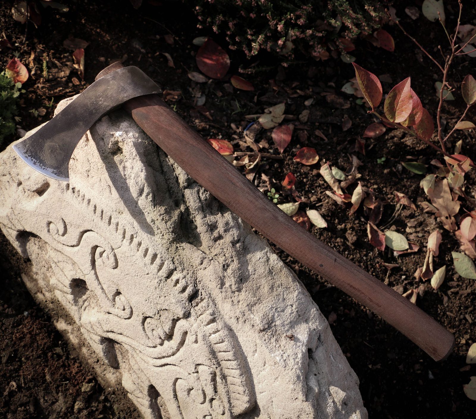 FRANCISCA Throwing Axe Wulflund Throwing axes Throwing weapons, Weapons ...