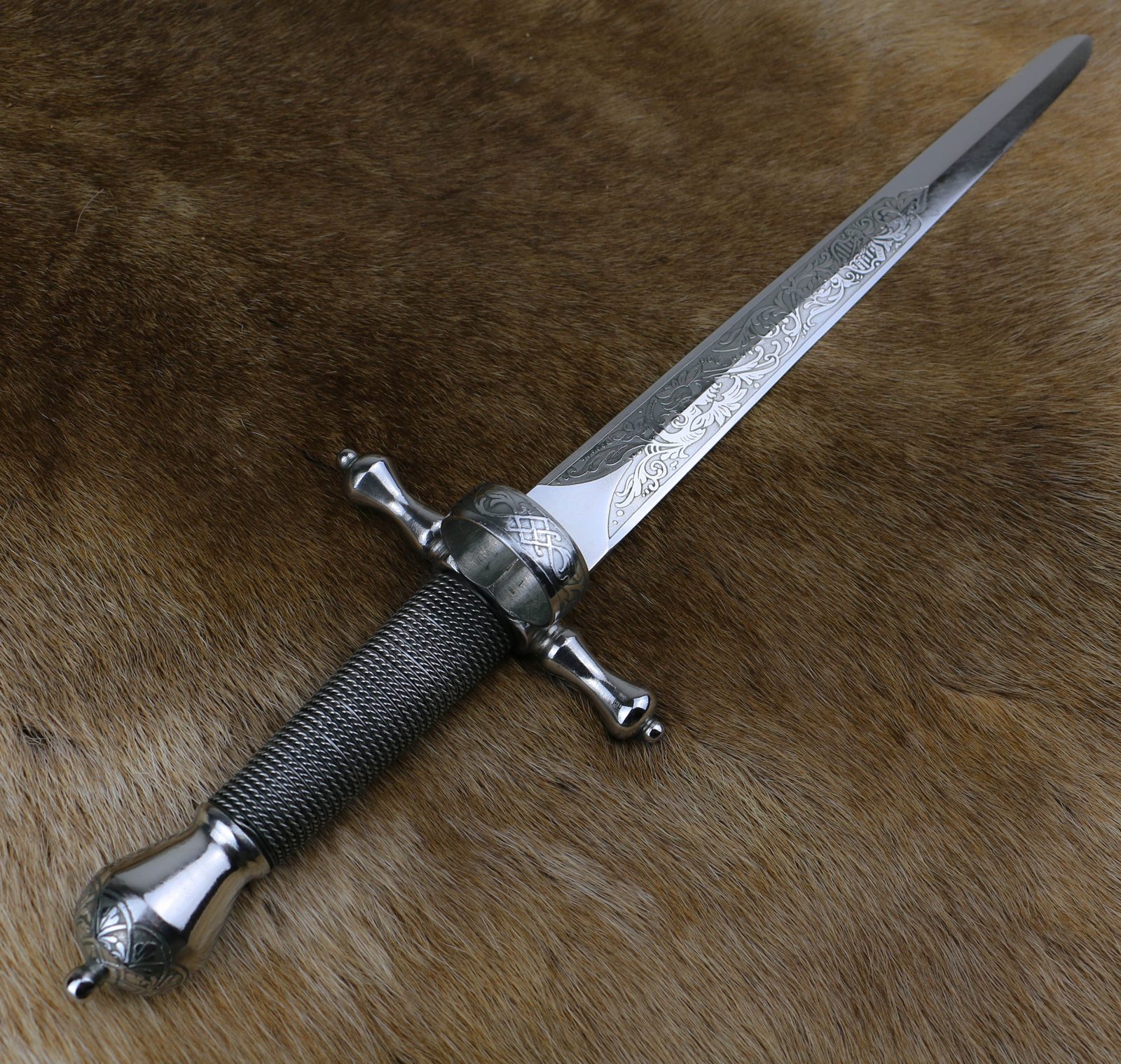 HONORIUS luxury etched renaissance dagger Drakkaria Costume and ...