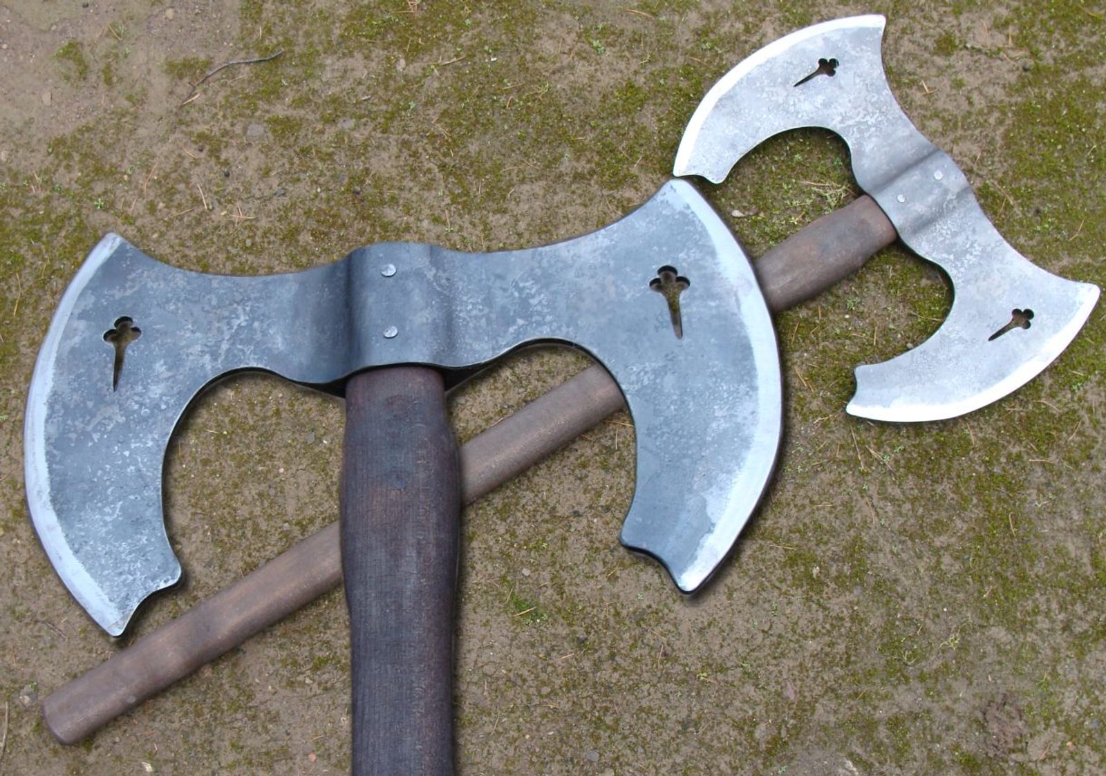 DOUBLE BLADED AXE, EUROPEAN REPLICAS, FANTASY BATTLE WEAPONS GAME Nous ...