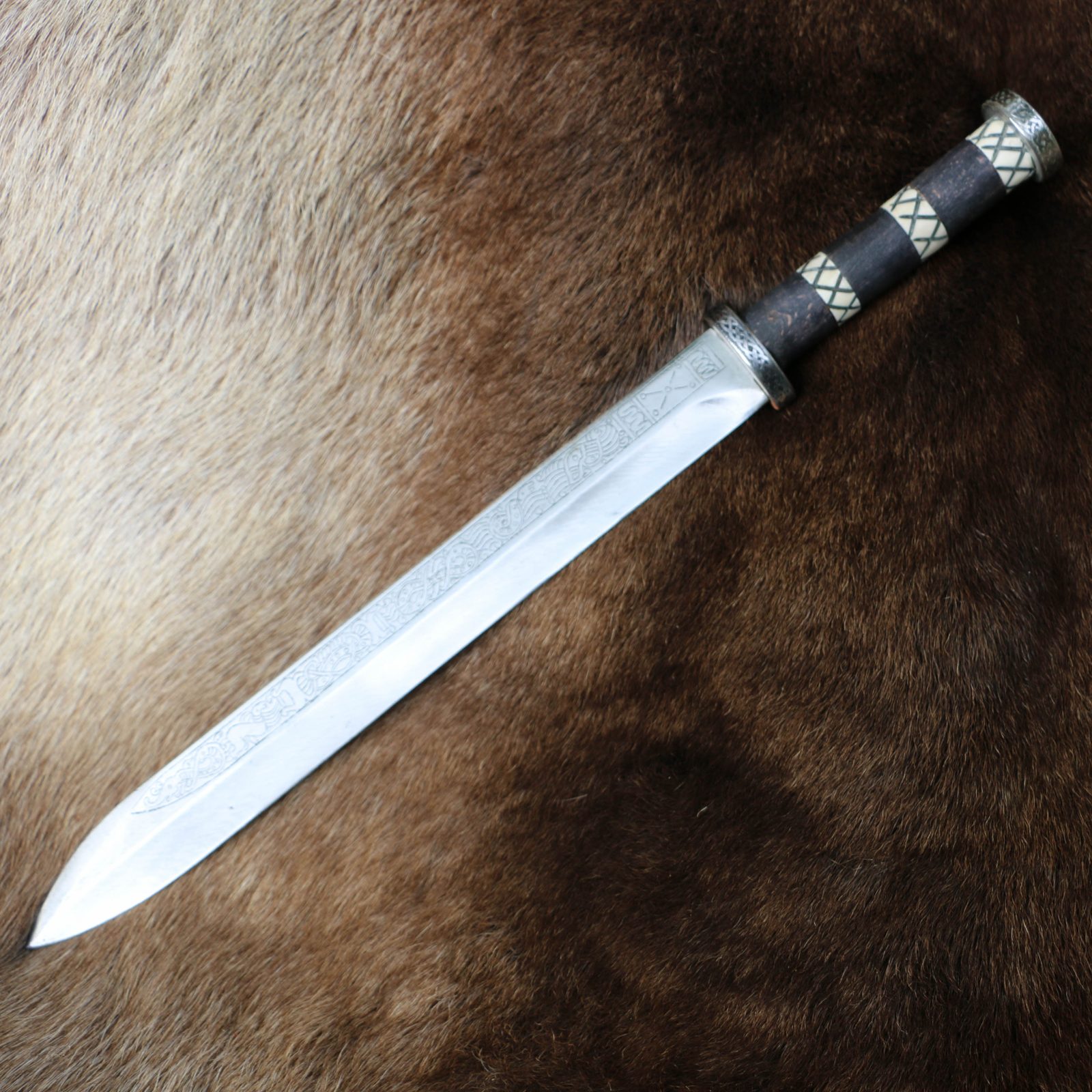 SEAX knife, etched Wulflund