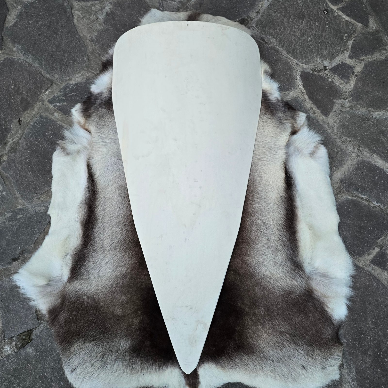 Almond shield - early Middle Ages - wooden base Wulflund