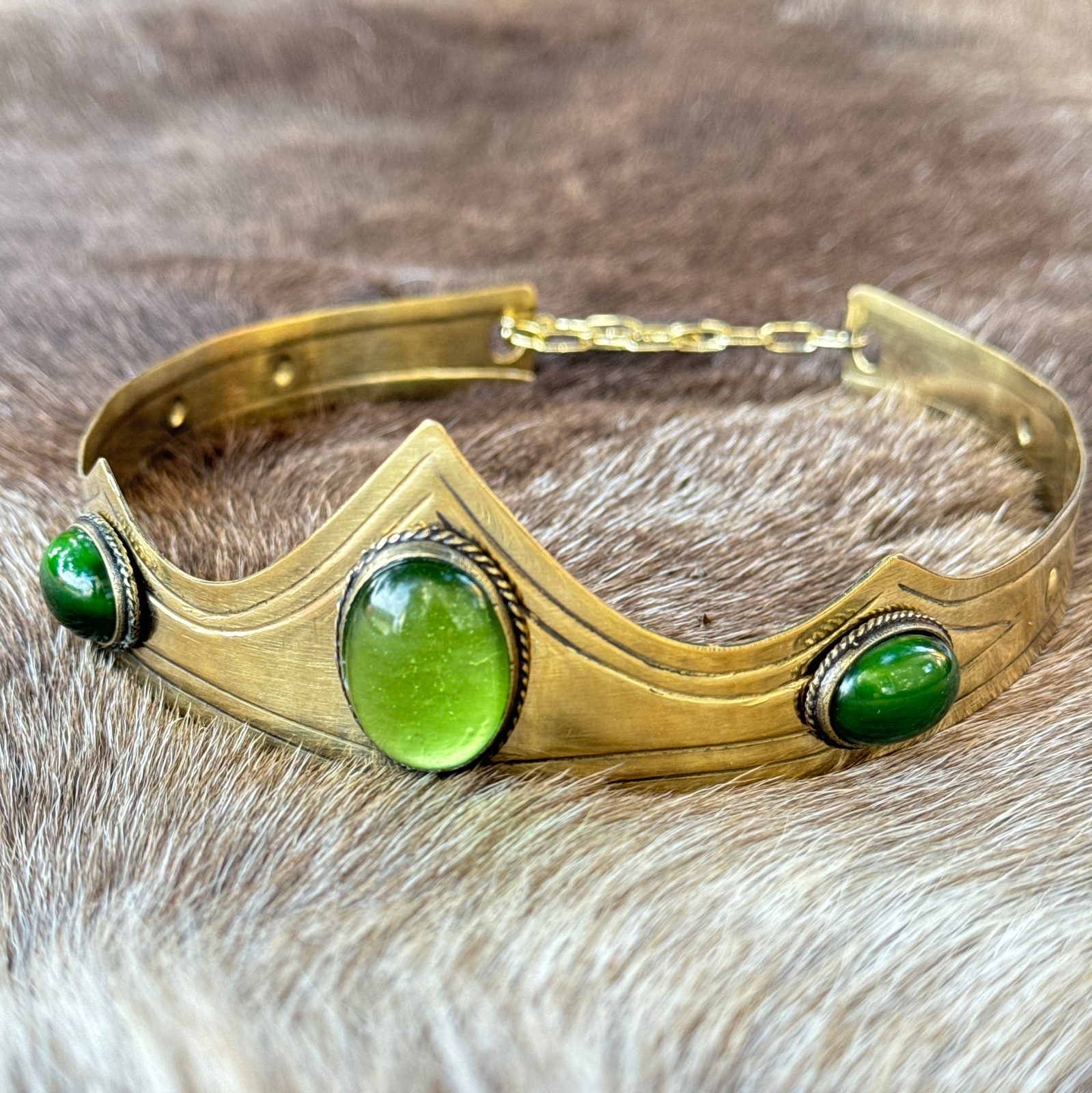 CARDIOLA, medieval crown, green, brass Wulflund
