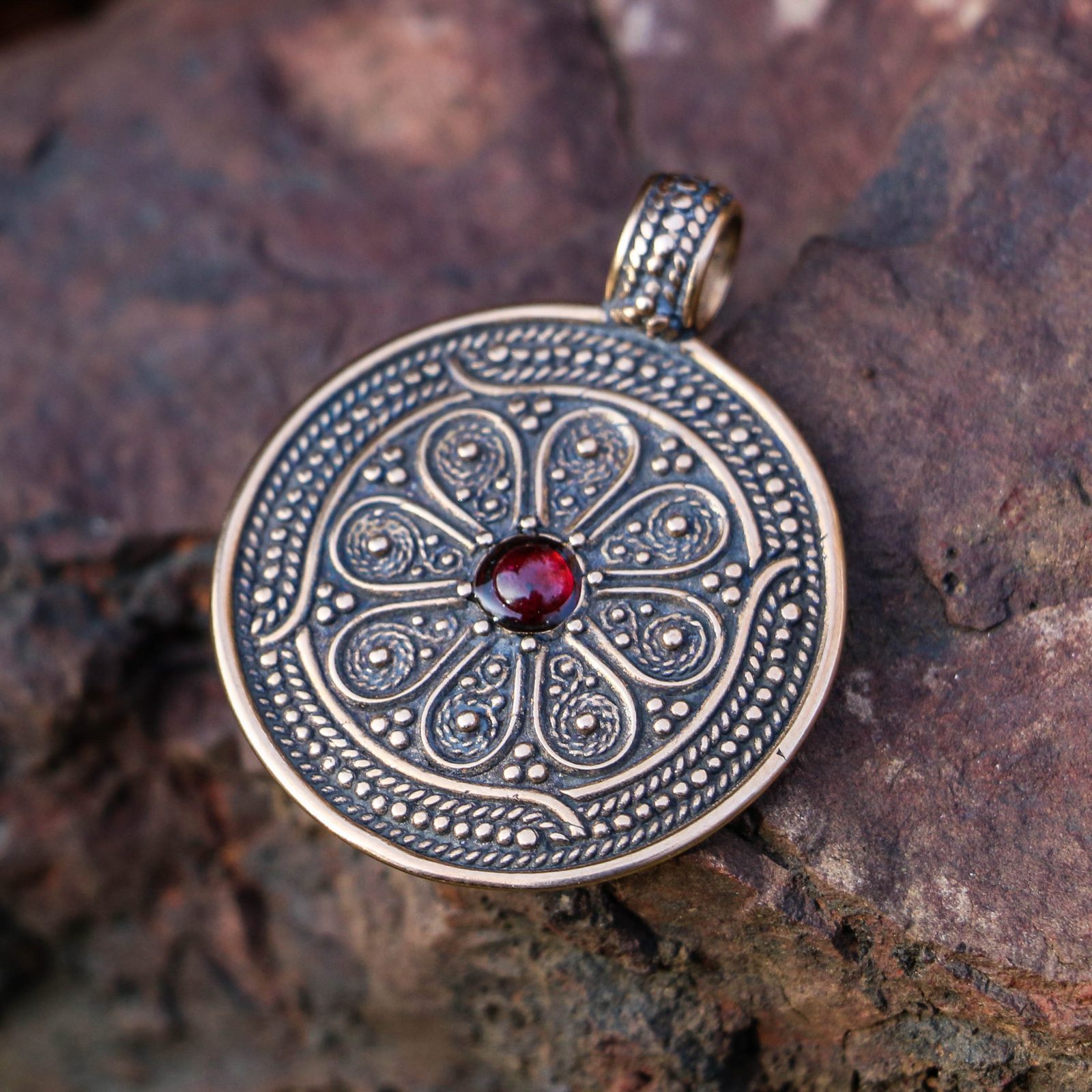 VESNA, Slavic pendant, Moravia Magna Empire, bronze Garnet Wulflund