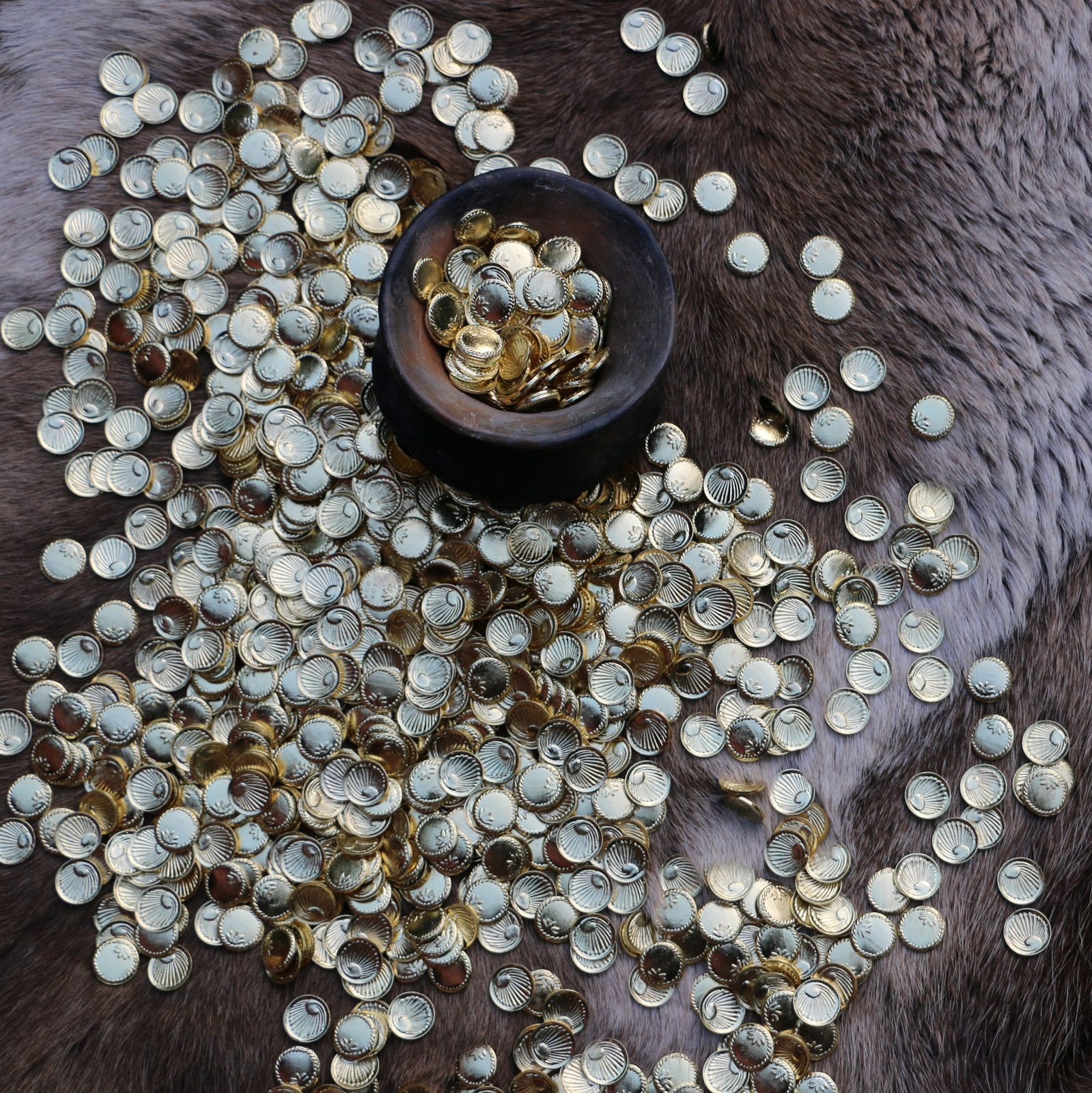 CELTIC COINS and pouch, replicas - 25 pieces Wulflund