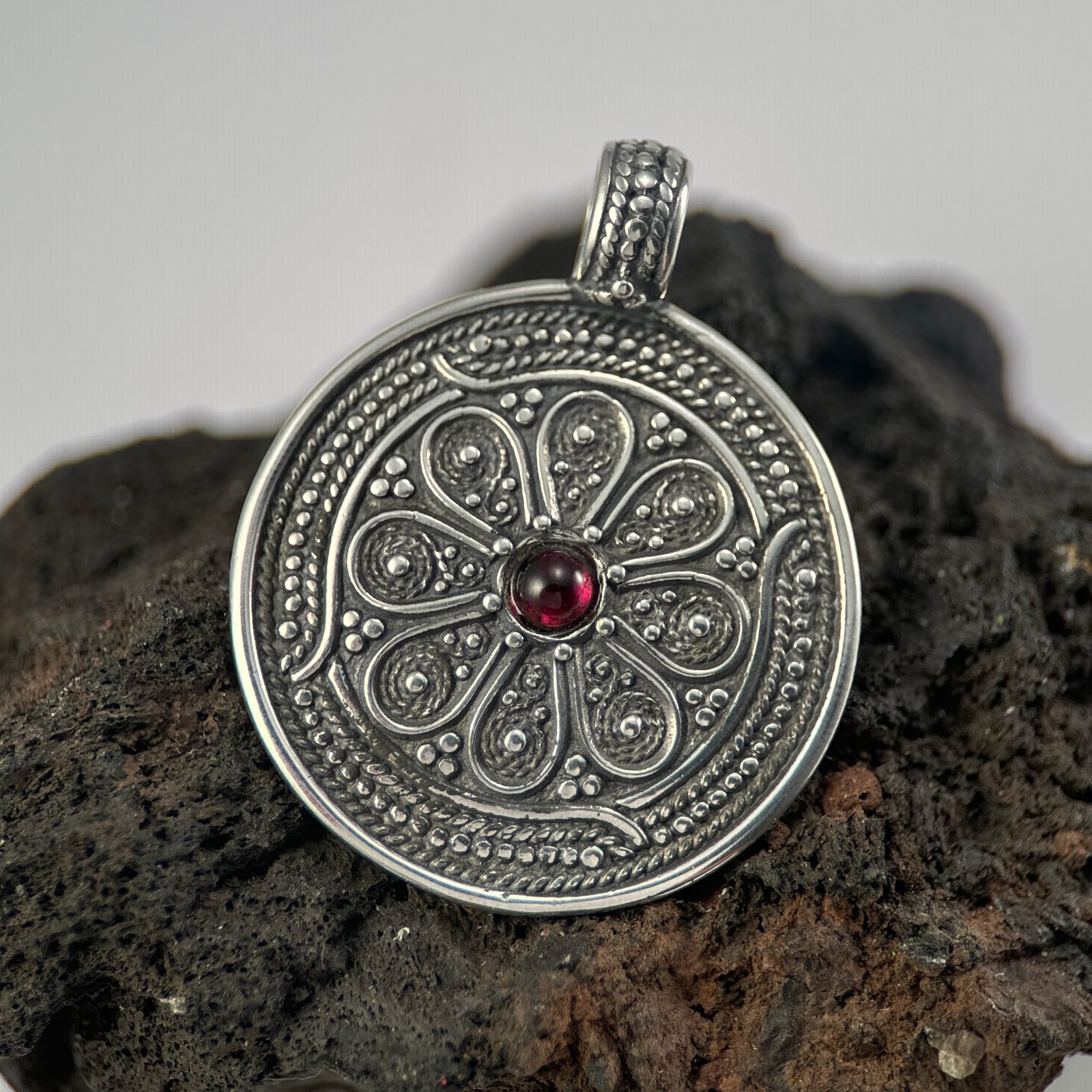 Goddess VESNA, Slavic silver pendant Wir lassen Geschichte lebendig werden!