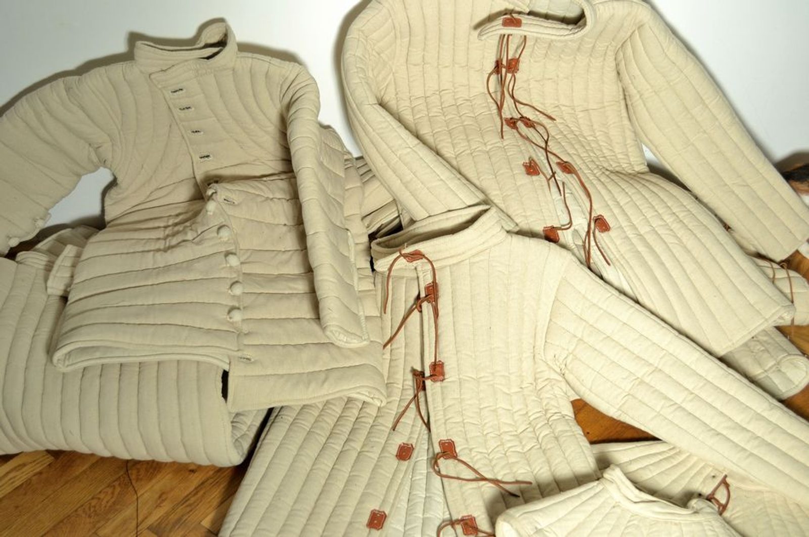 LINEN GAMBESON, padded jack with long sleeves Wulflund