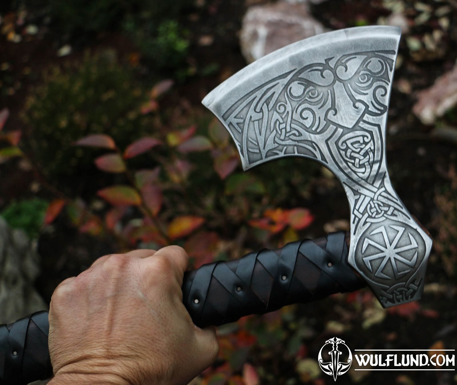 Axe of Perun, etched with leather Drakkaria Axes Weapons Wulflund