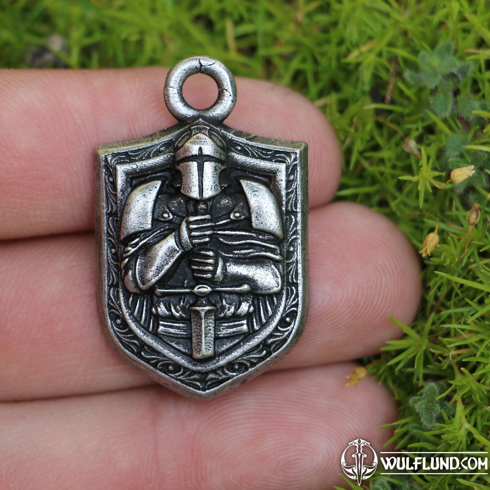 KNIGHT IN ARMOR, amulet, zinc Drakkaria Zinc amulets Jewellery Wulflund