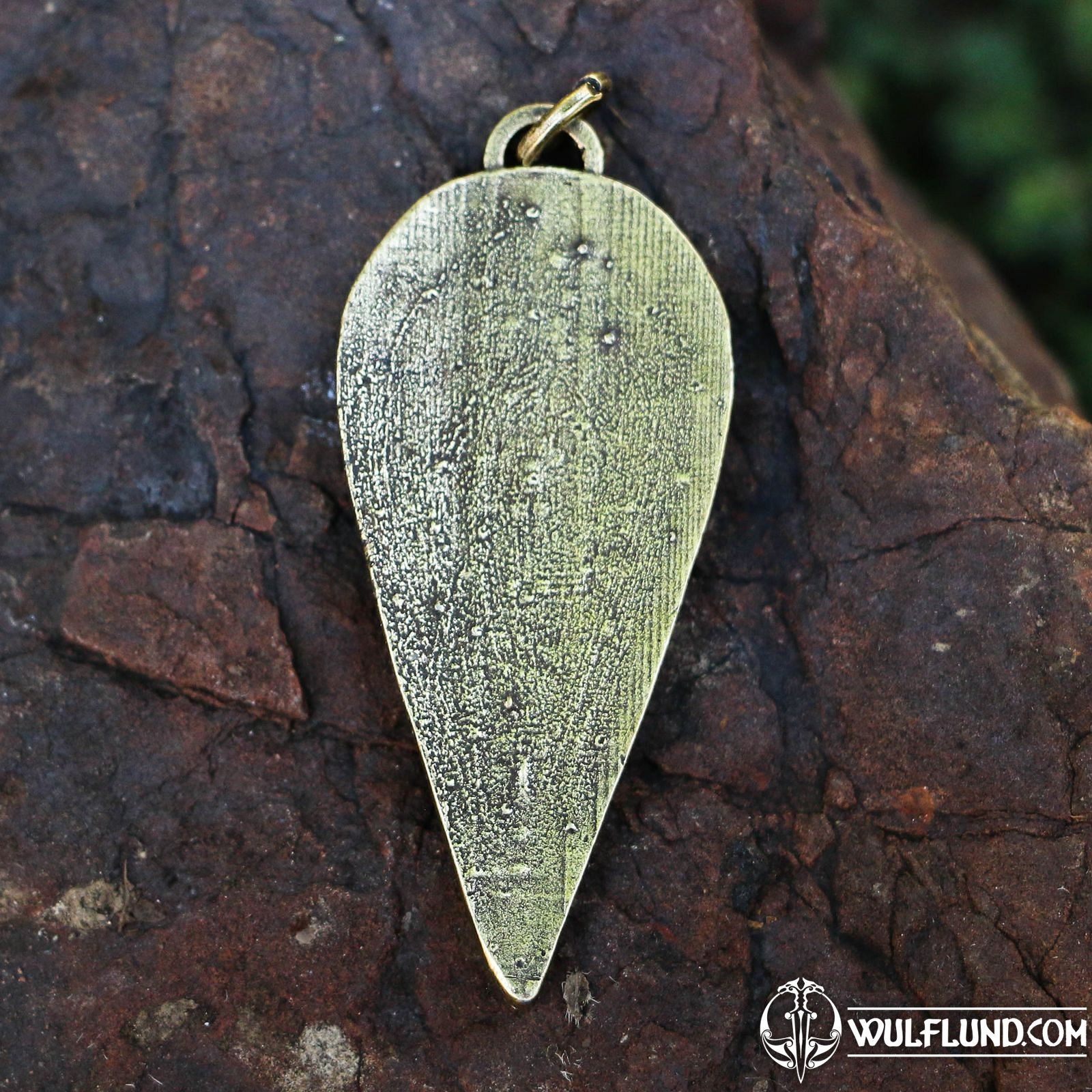 EAGLE on almond shield, zinc old brass Drakkaria Medieval amulets Zinc ...