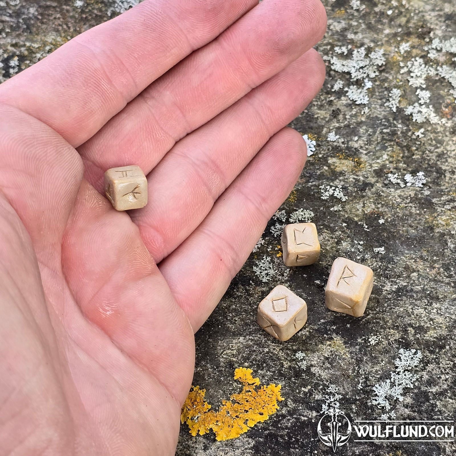 RUN DICE, FUTHARK - 4 dice viking board games Historical Board Games ...