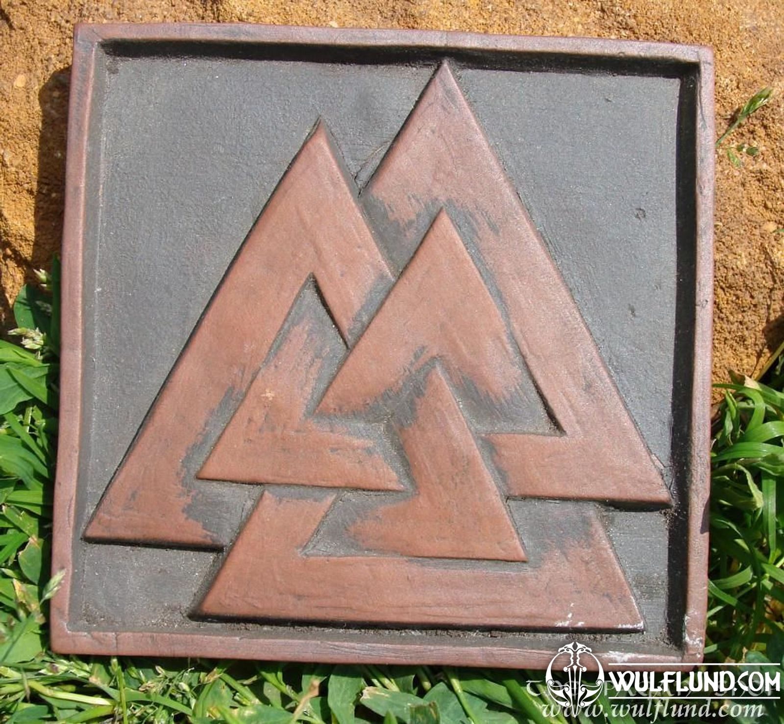 VALKNUT, wall decoration Viking, Slavic, medieval statues Europe ...