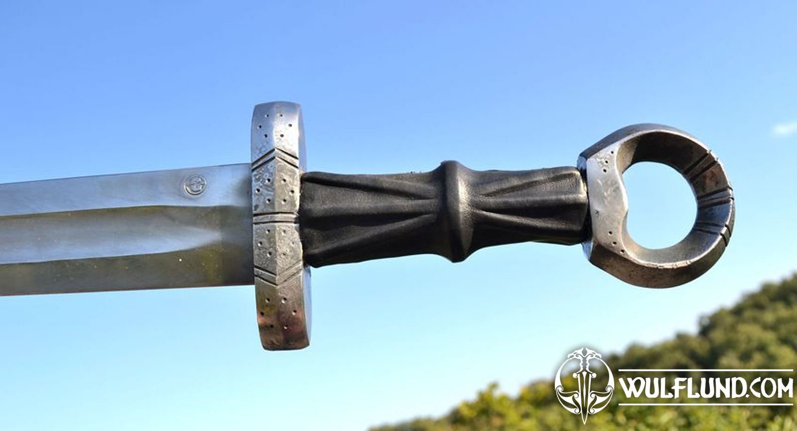 VIKING SWORD WITH A RING POMMEL Drakkaria Viking swords Swords, Weapons ...