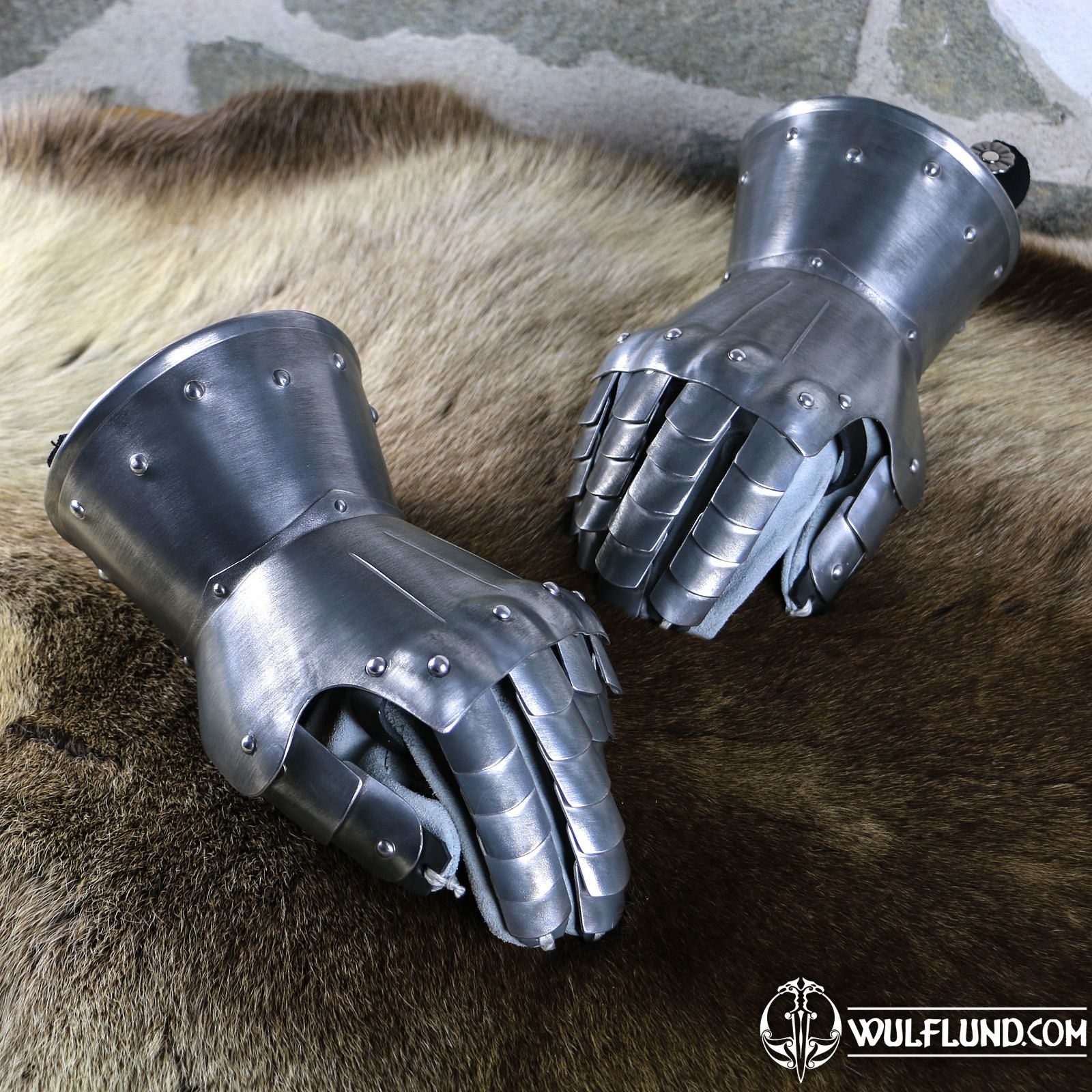 King's Guard - Medieval Knight - costume rental Drakkaria costume ...