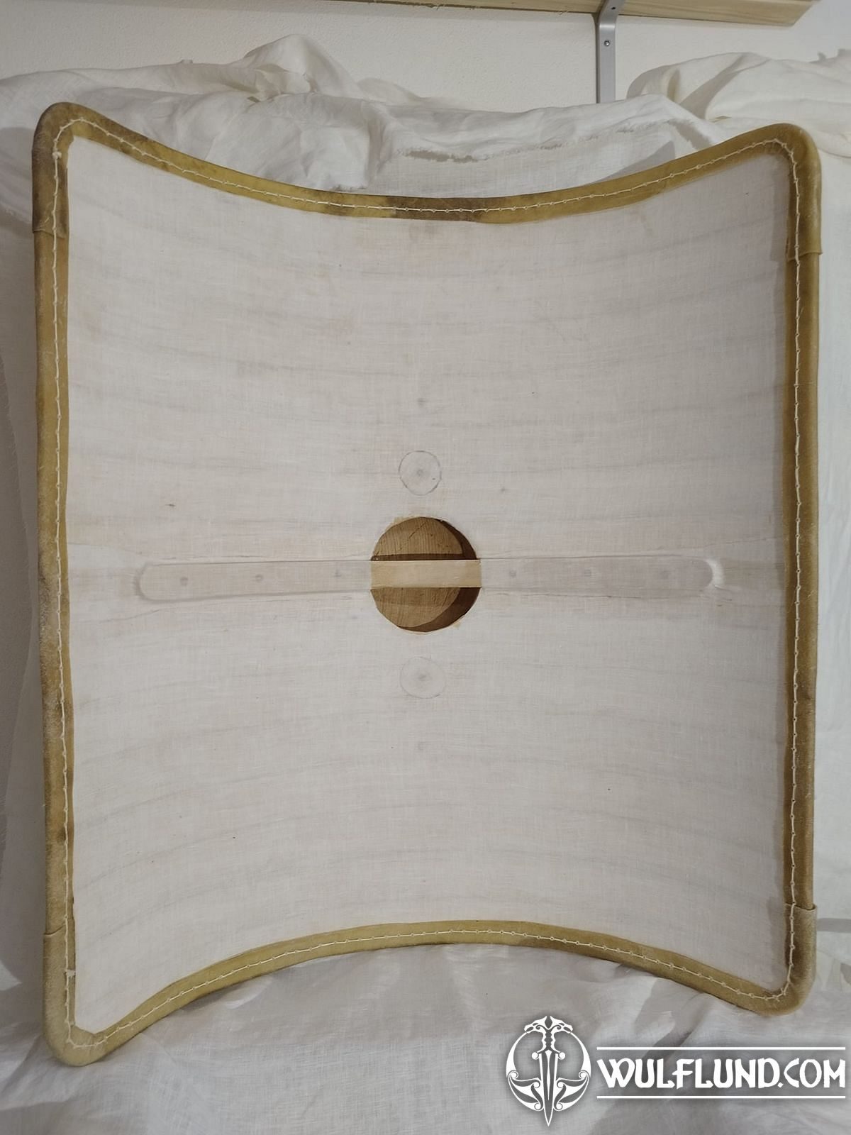 GLADIATOR'S SHIELD, Scutum, Pompeii Living history shields Shields ...