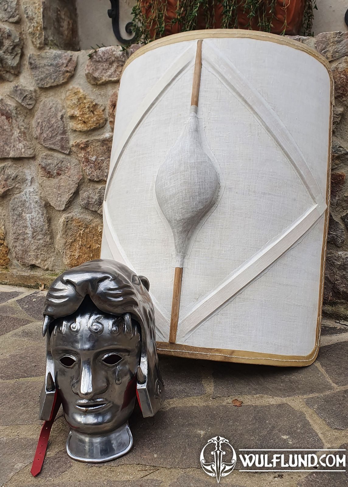 GLADIATOR'S SHIELD, Scutum, Pompeii Living history shields Shields ...