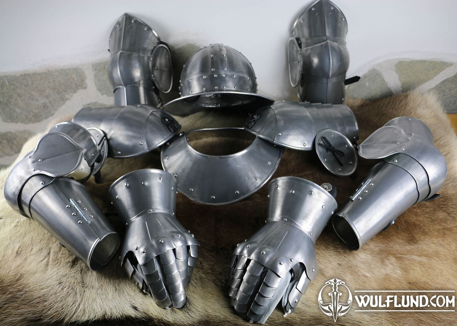 King's Guard - Medieval Knight - costume rental Drakkaria costume ...