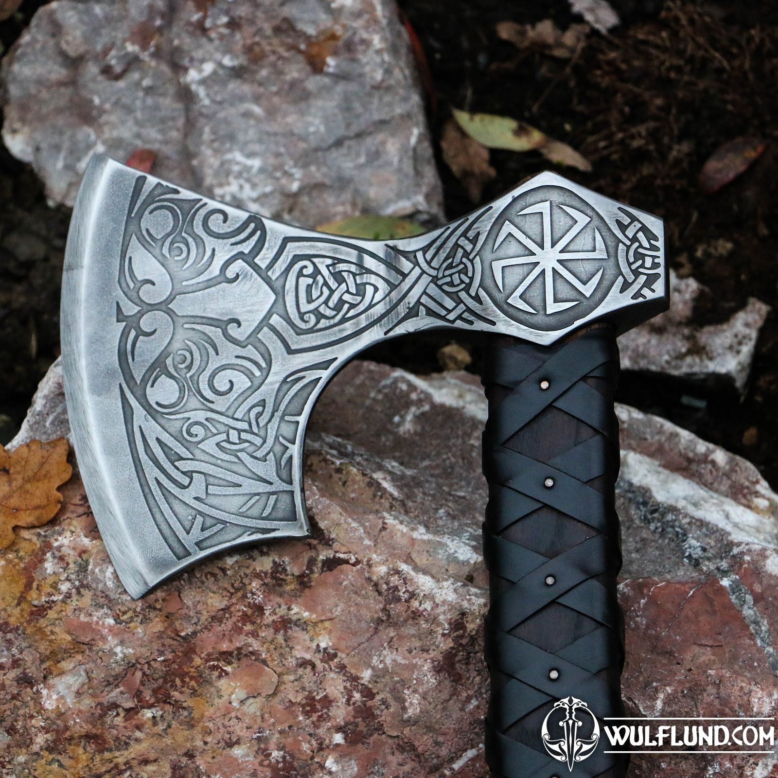 Axe of Perun, etched with leather Drakkaria Axes Weapons Wulflund
