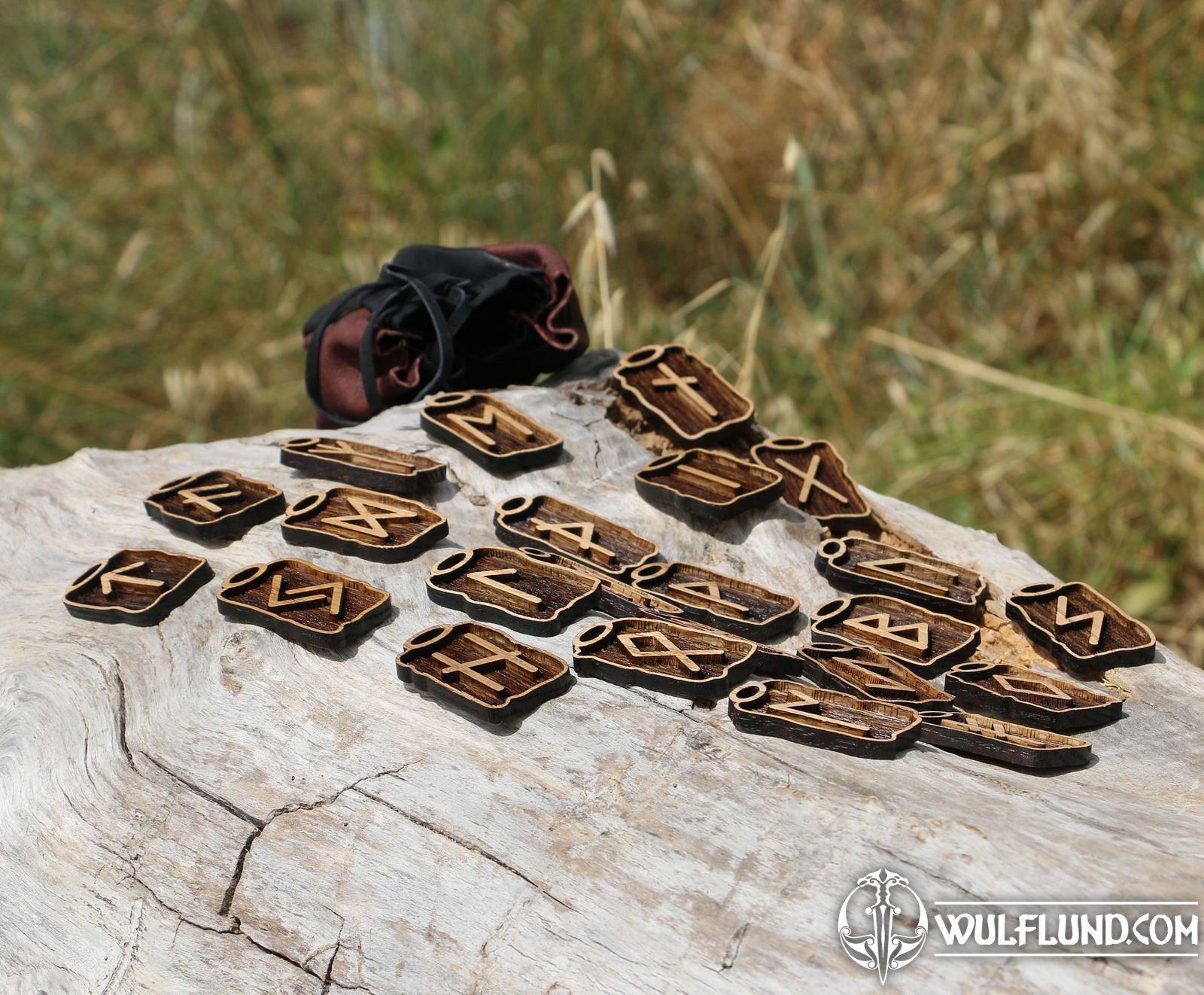 WOODEN RUNES SET - FUTHARK, 24 pieces of pendants and pouch Kadlus rune ...