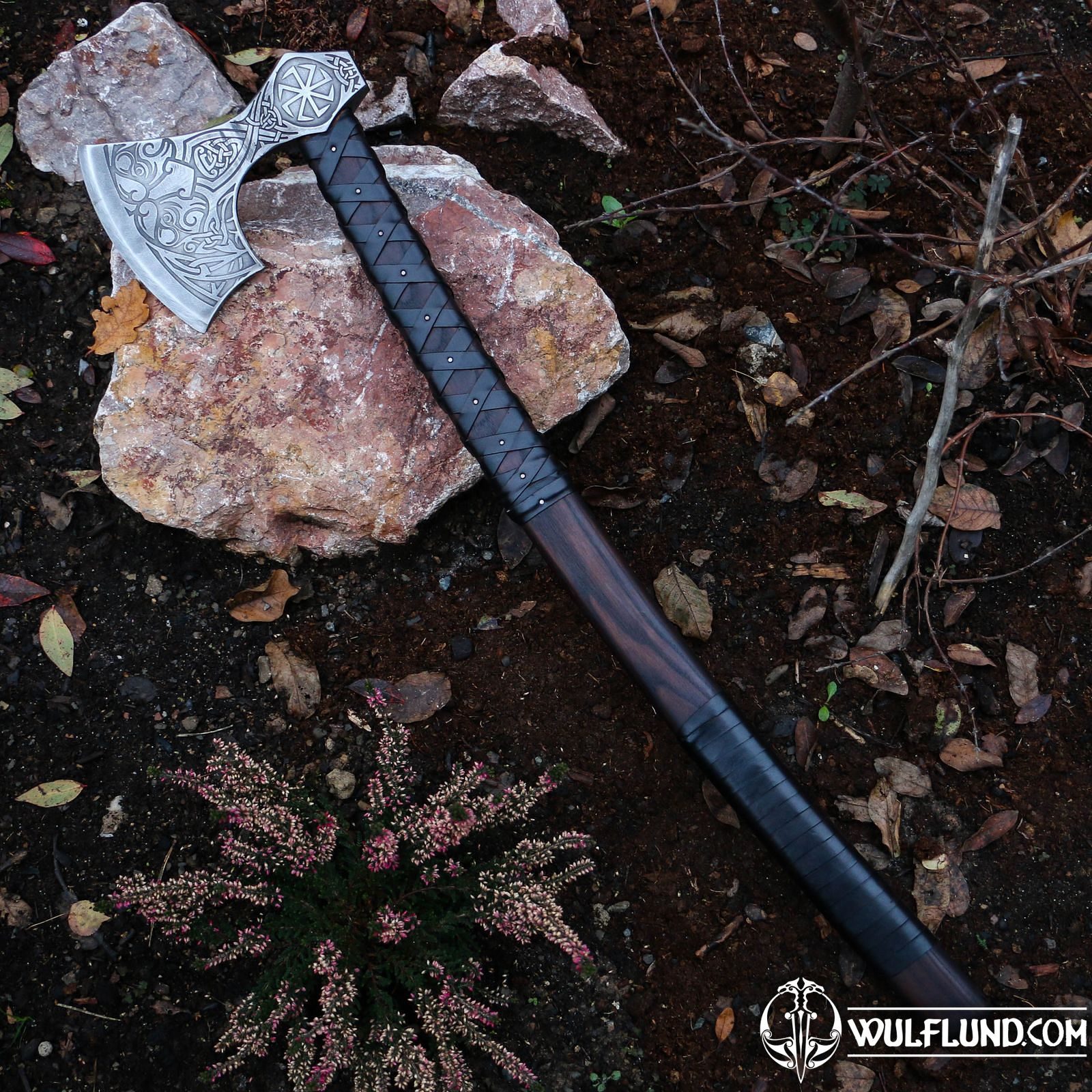 Axe of Perun, etched with leather Drakkaria Axes Weapons Wulflund