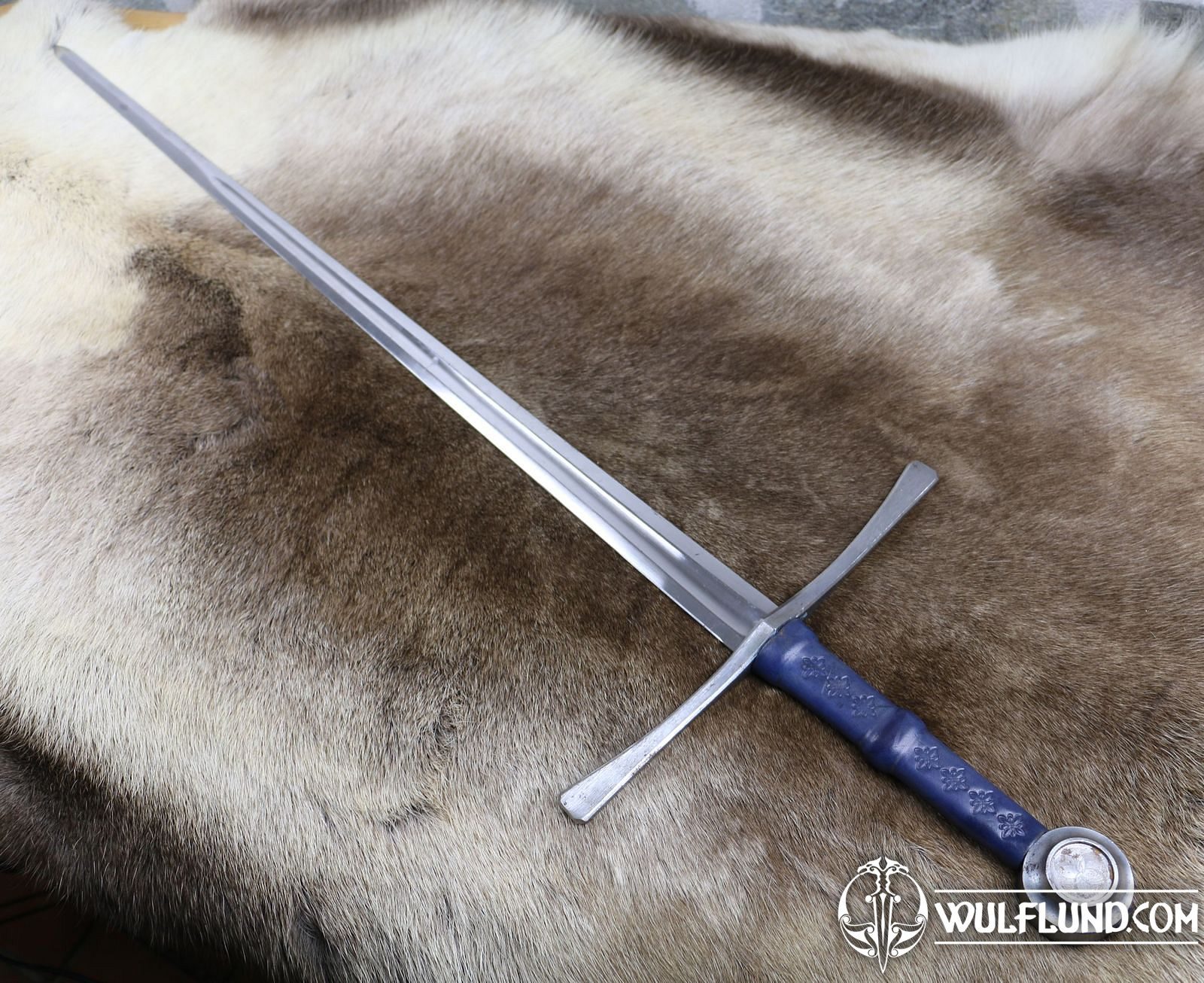 SCOTT hand and a half sword Arma Epona Medieval swords Swords, Weapons ...